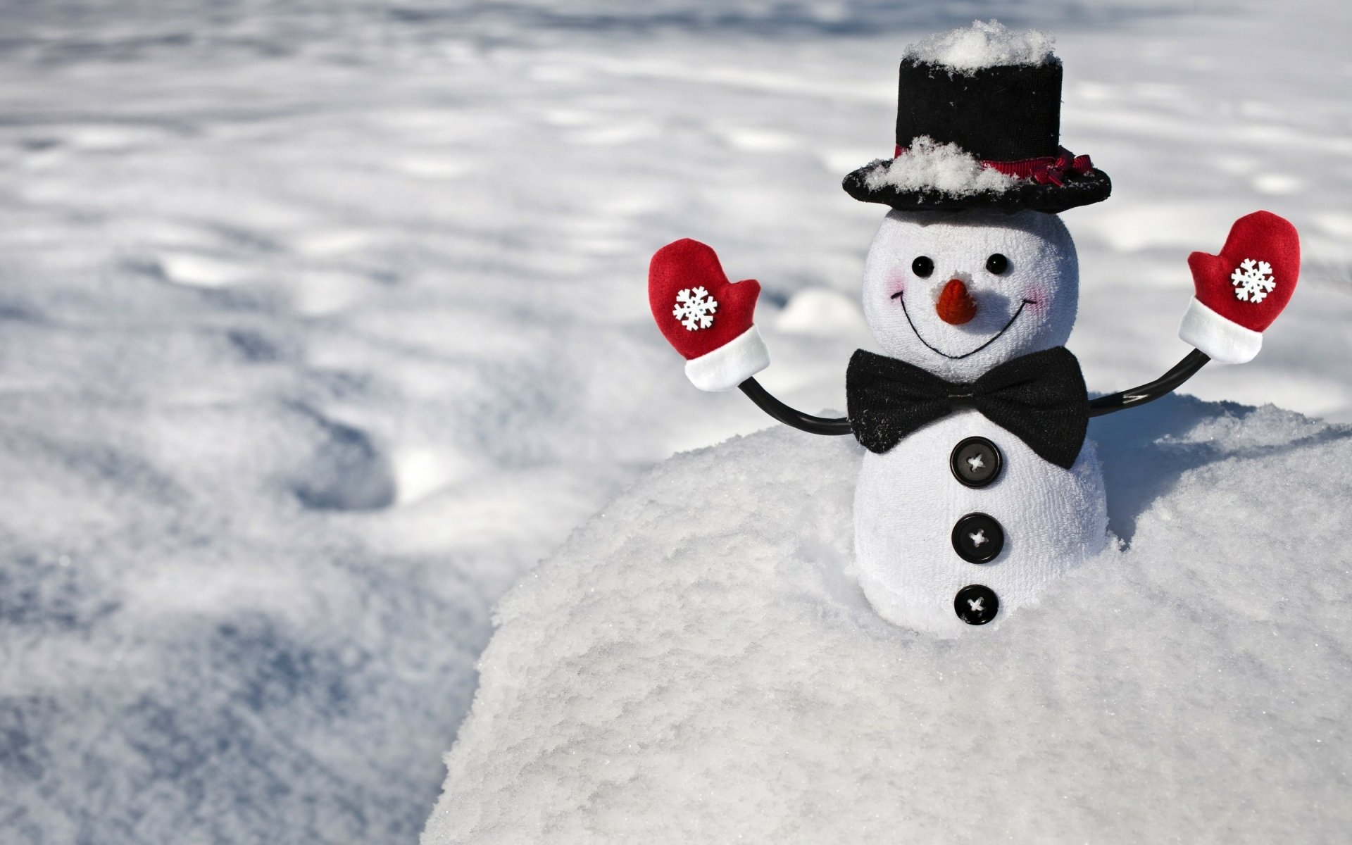 Cheerful Snowman HD Wallpaper for a Festive Christmas