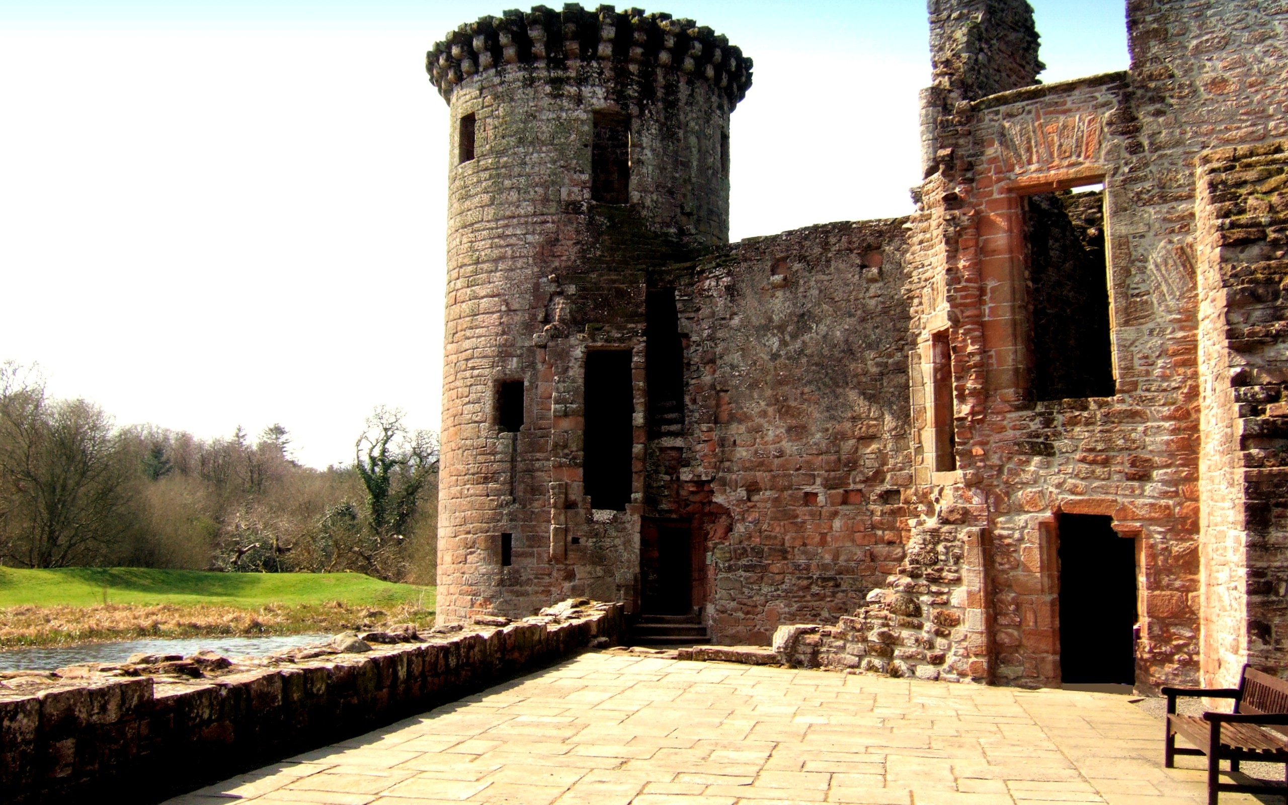 Caerlaverock Castle: Stunning HD View of Historic Man-Made Fortress