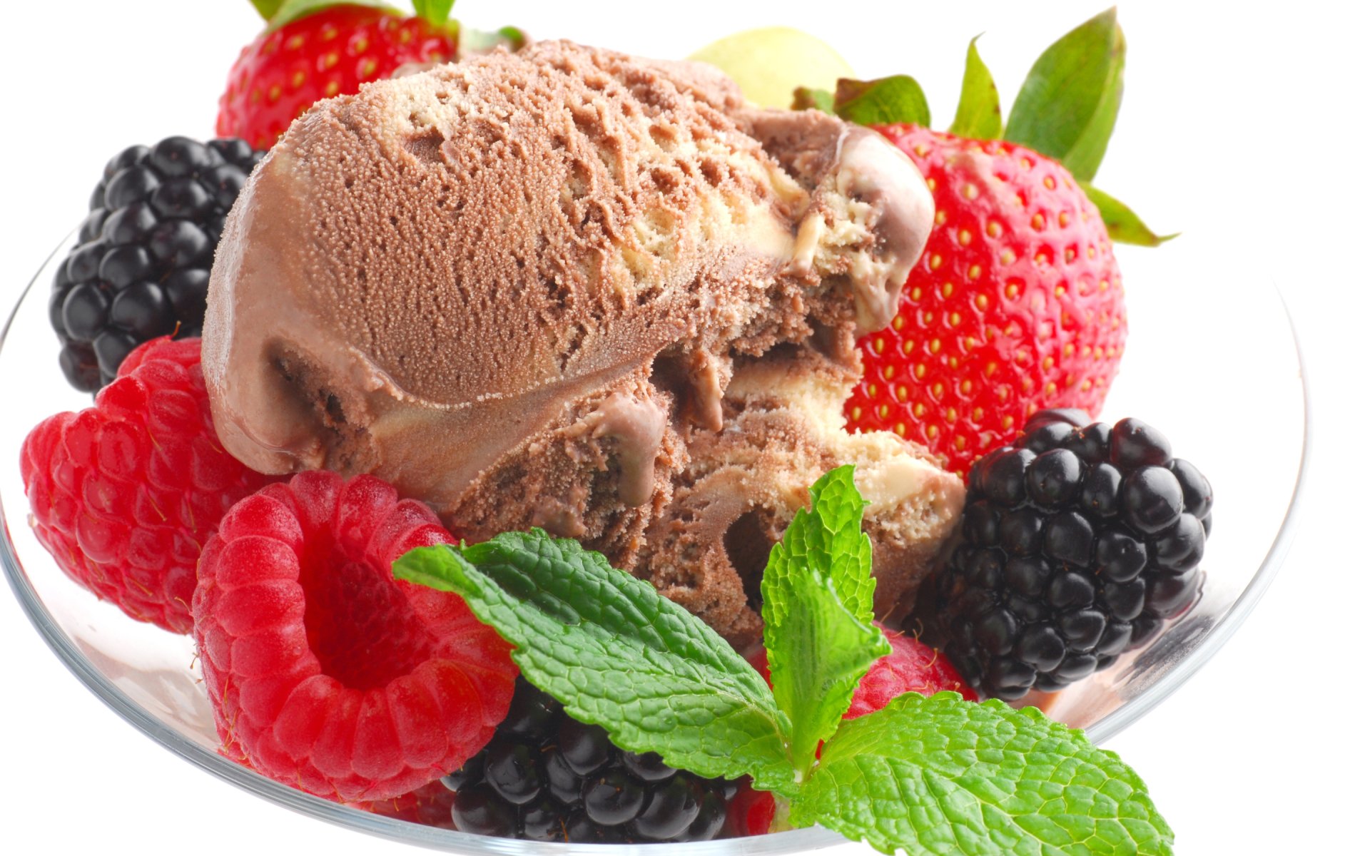 Delicious HD Ice Cream Delight with Fresh Berries | 2880x1800 ...