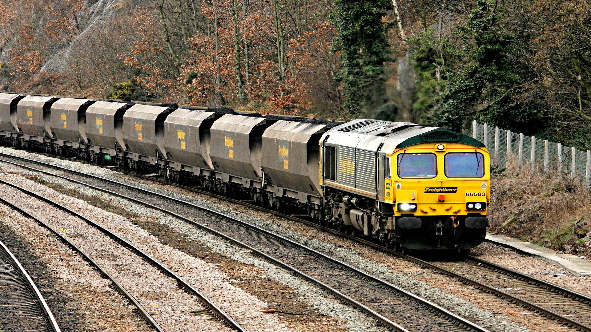 Download Vehicle Train HD Wallpaper