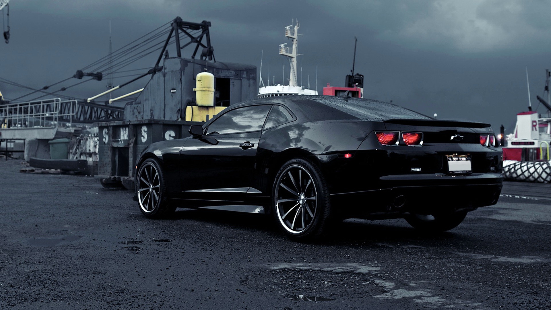 Sleek Chevrolet Camaro HD Wallpaper: Power Meets Style on the Waterfront