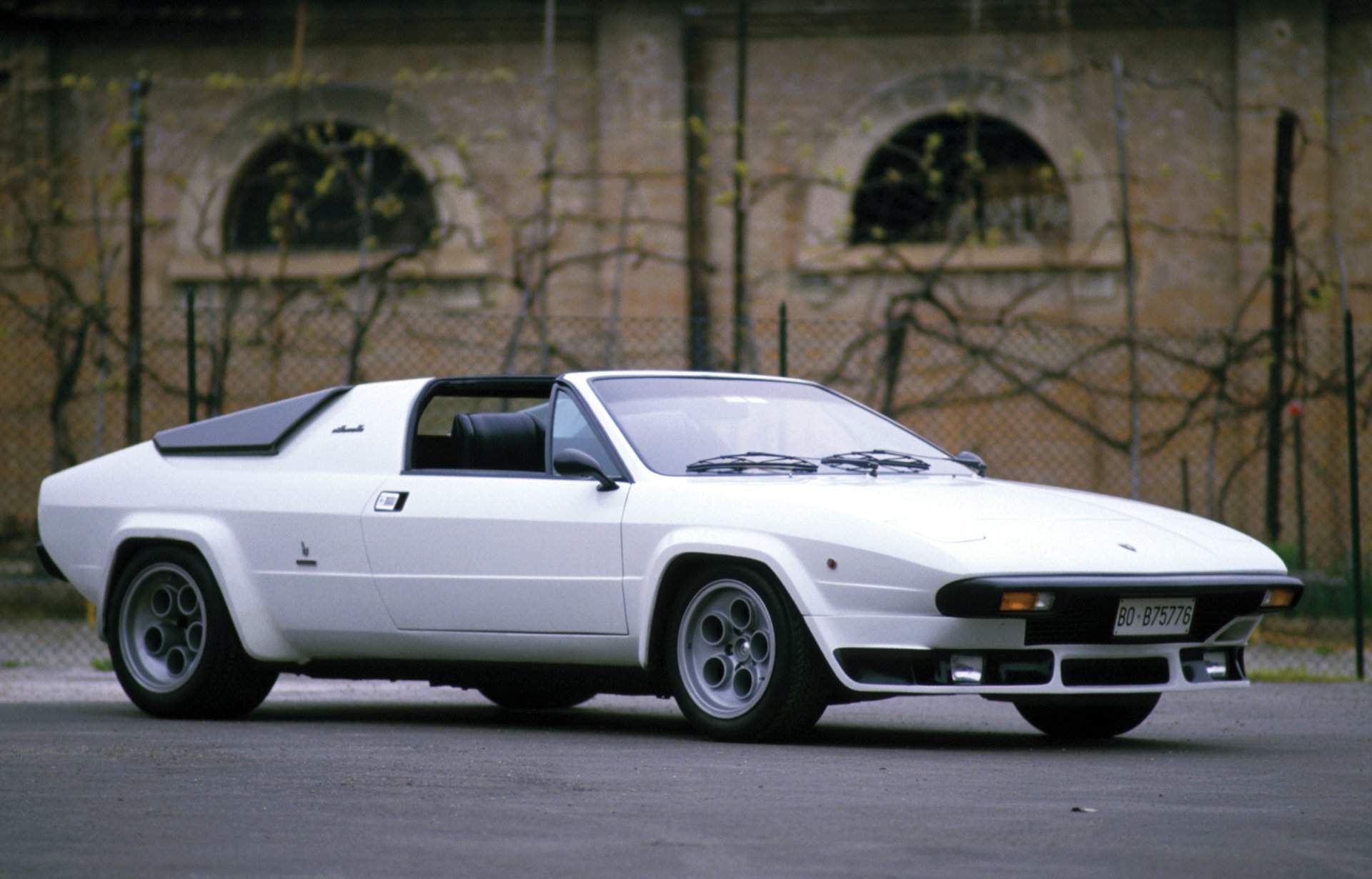 Download Vehicle Lamborghini Silhouette P300 HD Wallpaper