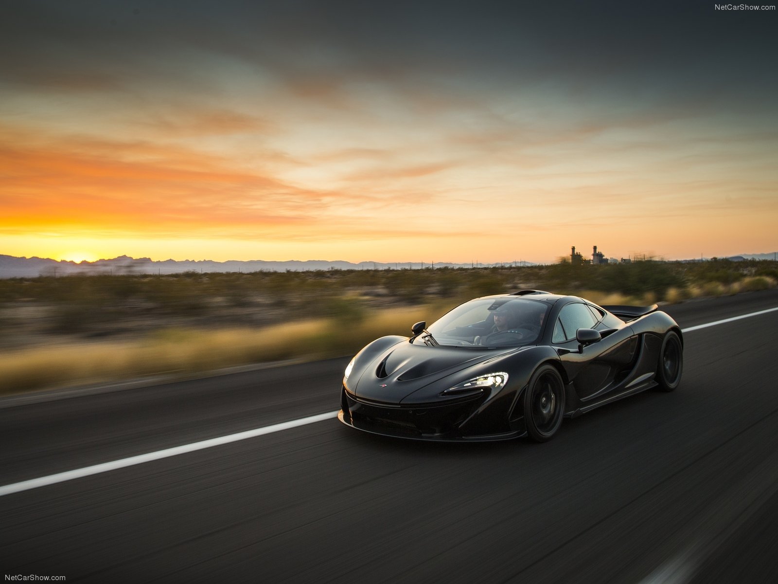 McLaren P1 Supercar HD Wallpaper: Night Drive