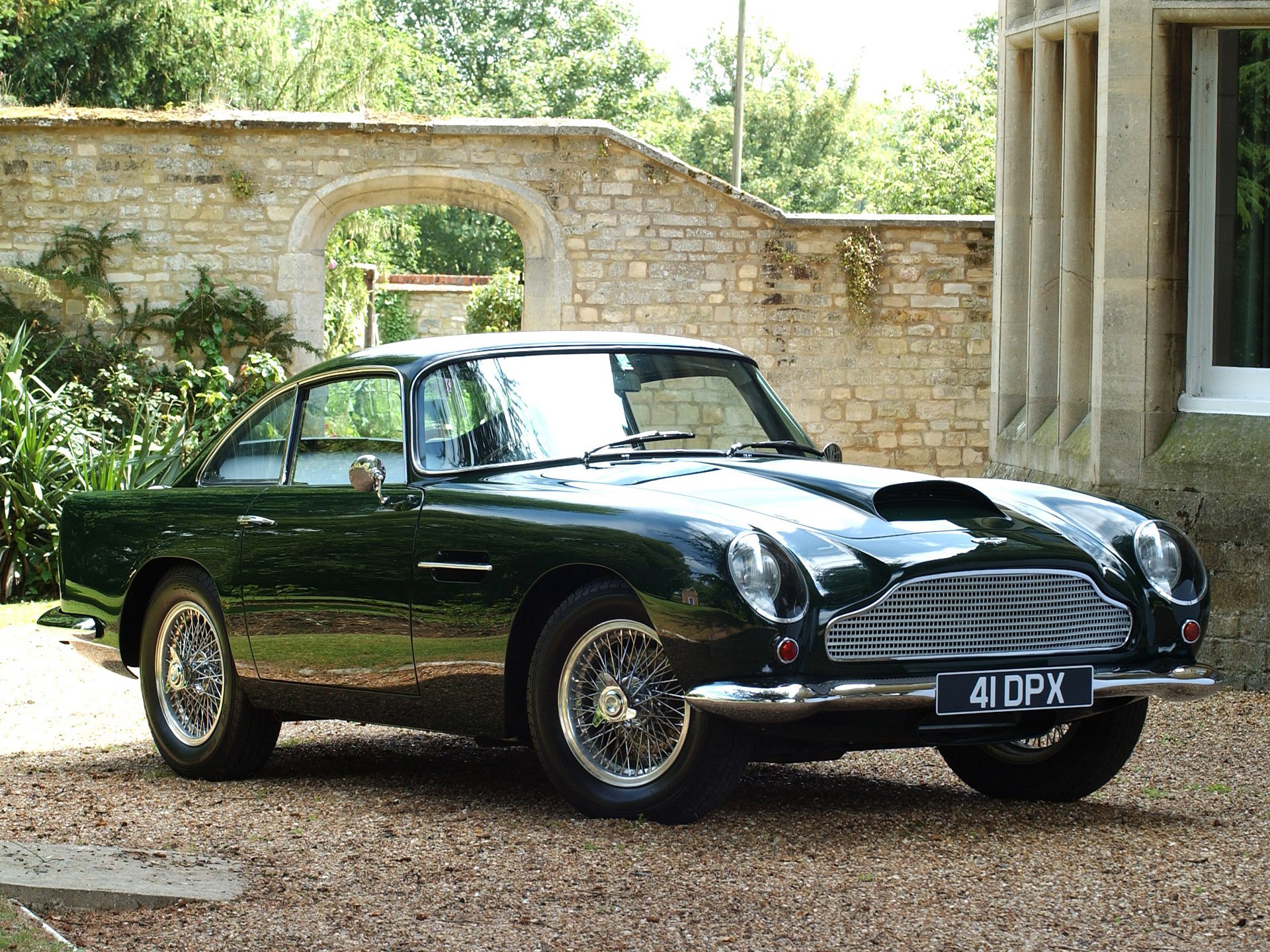 Aston Martin DB4 Classic: Timeless Elegance in HD Wallpaper