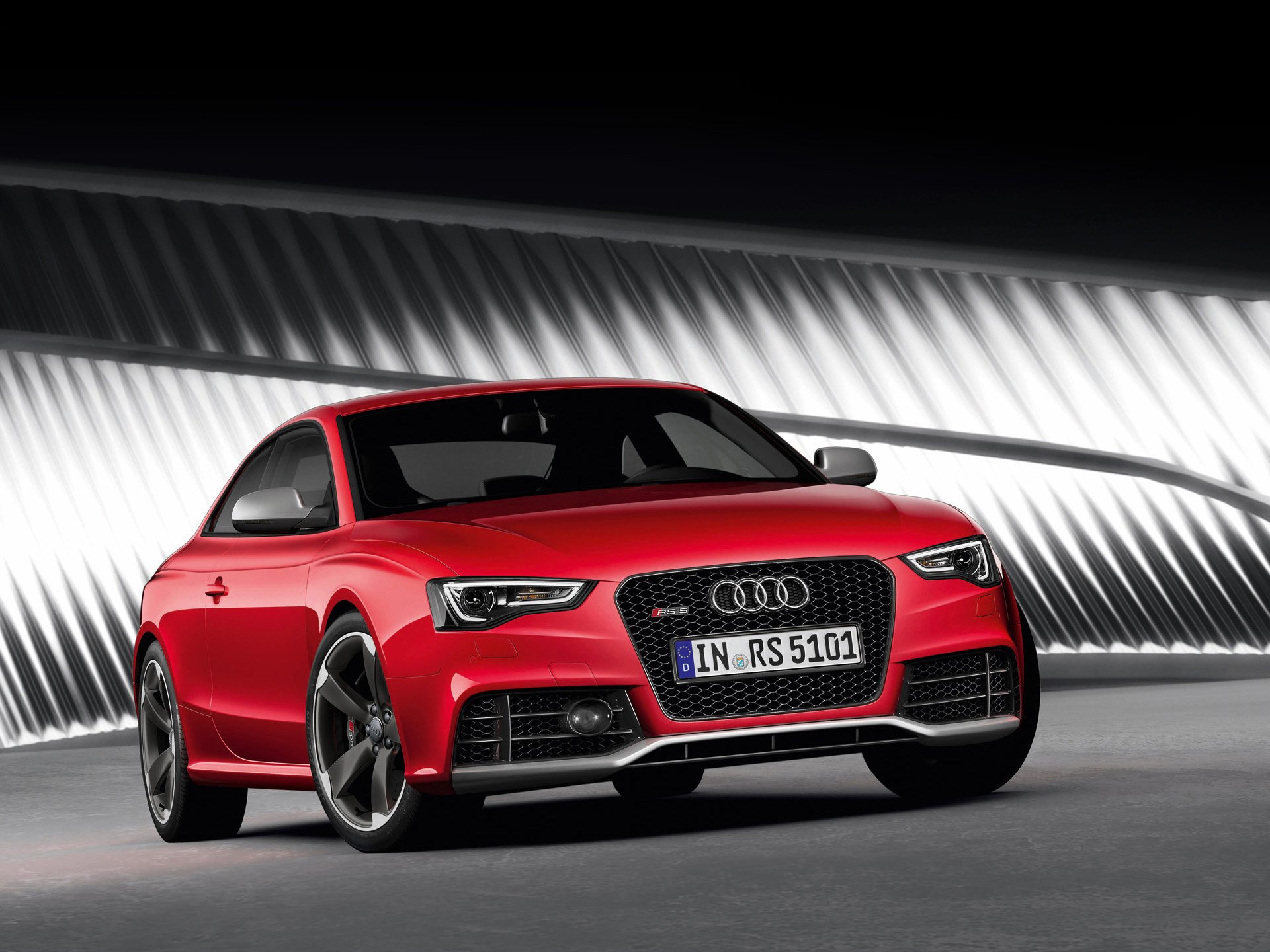 Audi RS5 HD Wallpaper – Sleek Power in Motion