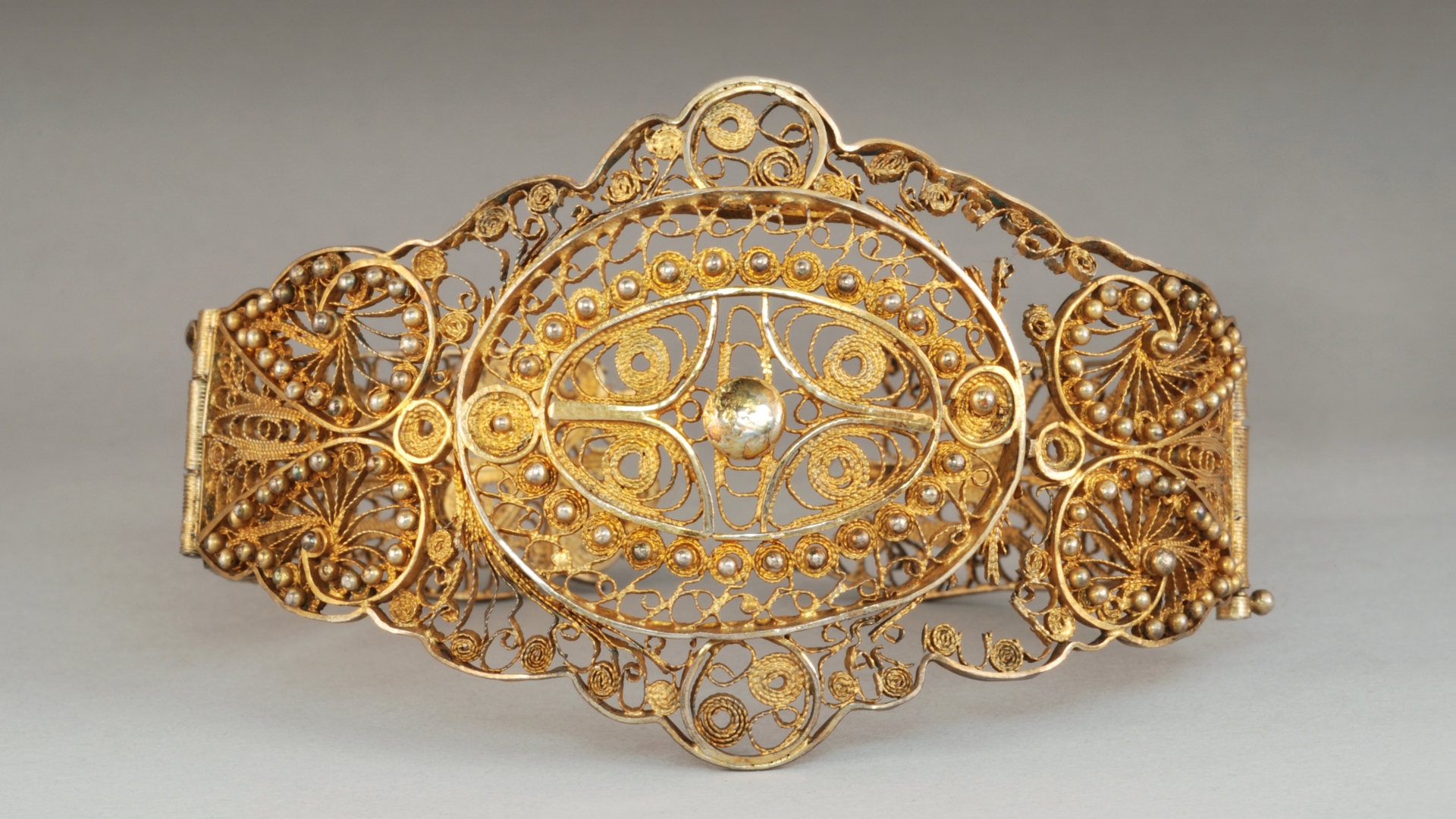 Bracelet HD Wallpaper | Background Image | 1920x1080