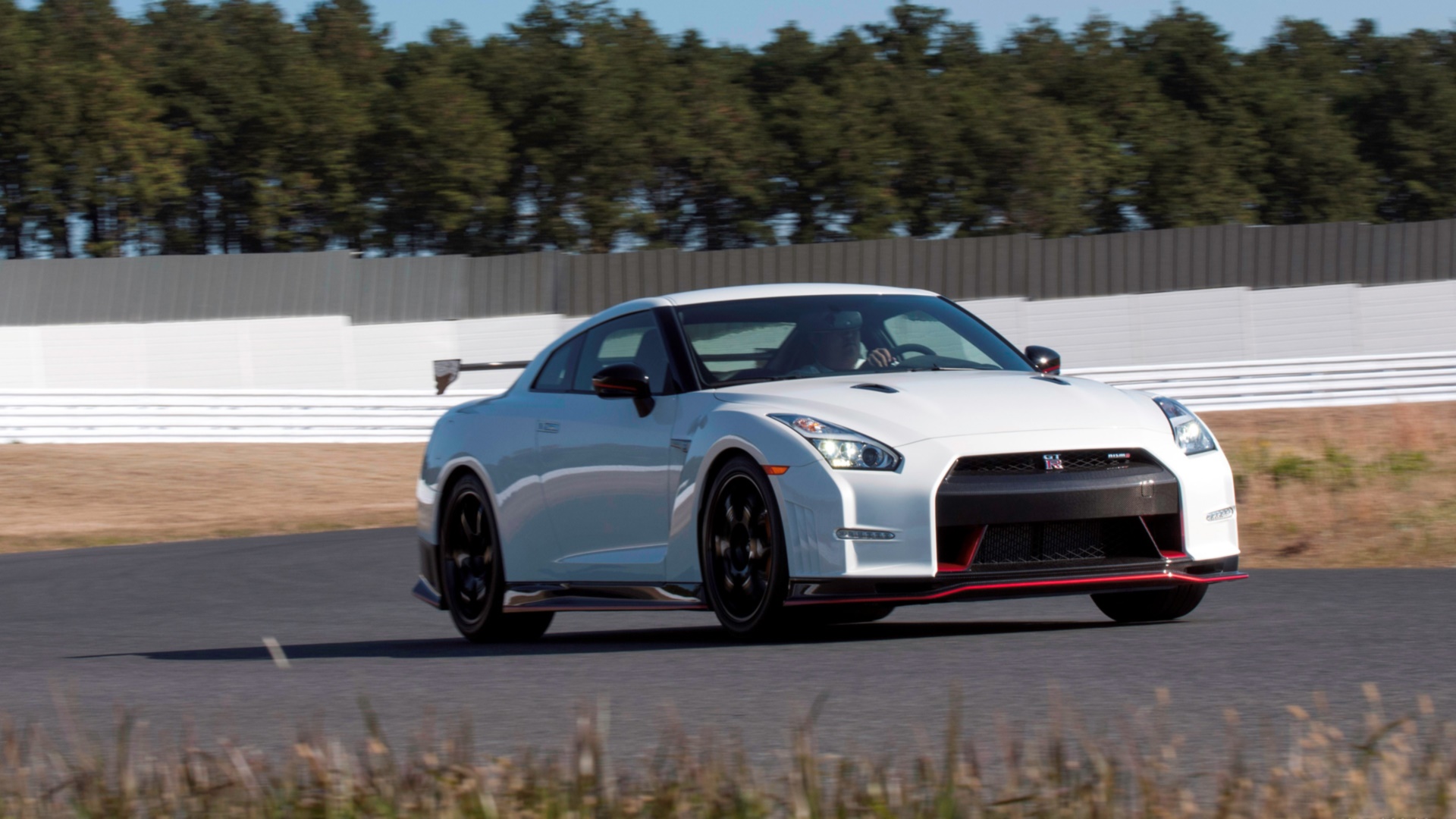 Download Vehicle Nissan GT-R Nismo HD Wallpaper