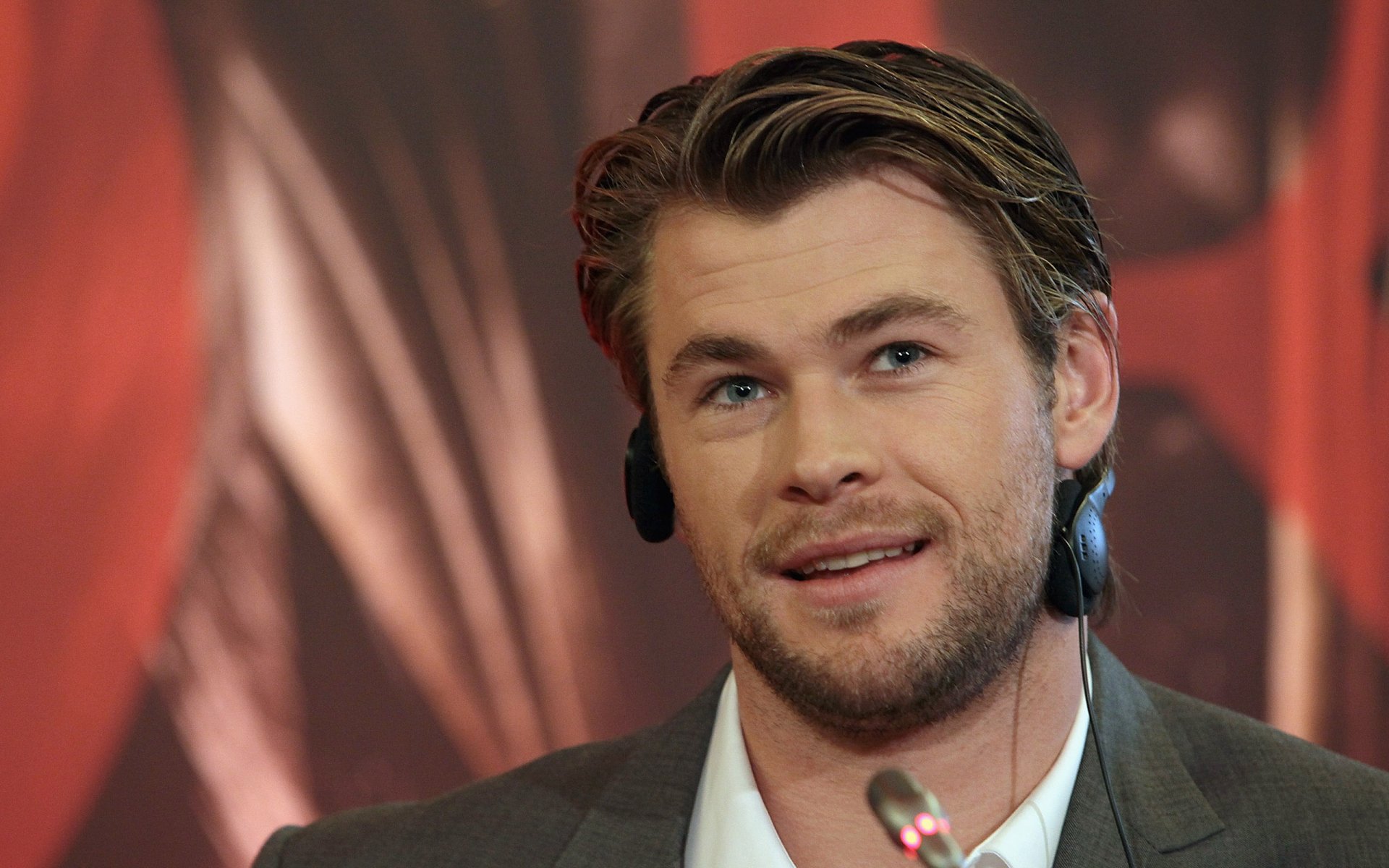 Download Australian Actor Celebrity Chris Hemsworth HD Wallpaper