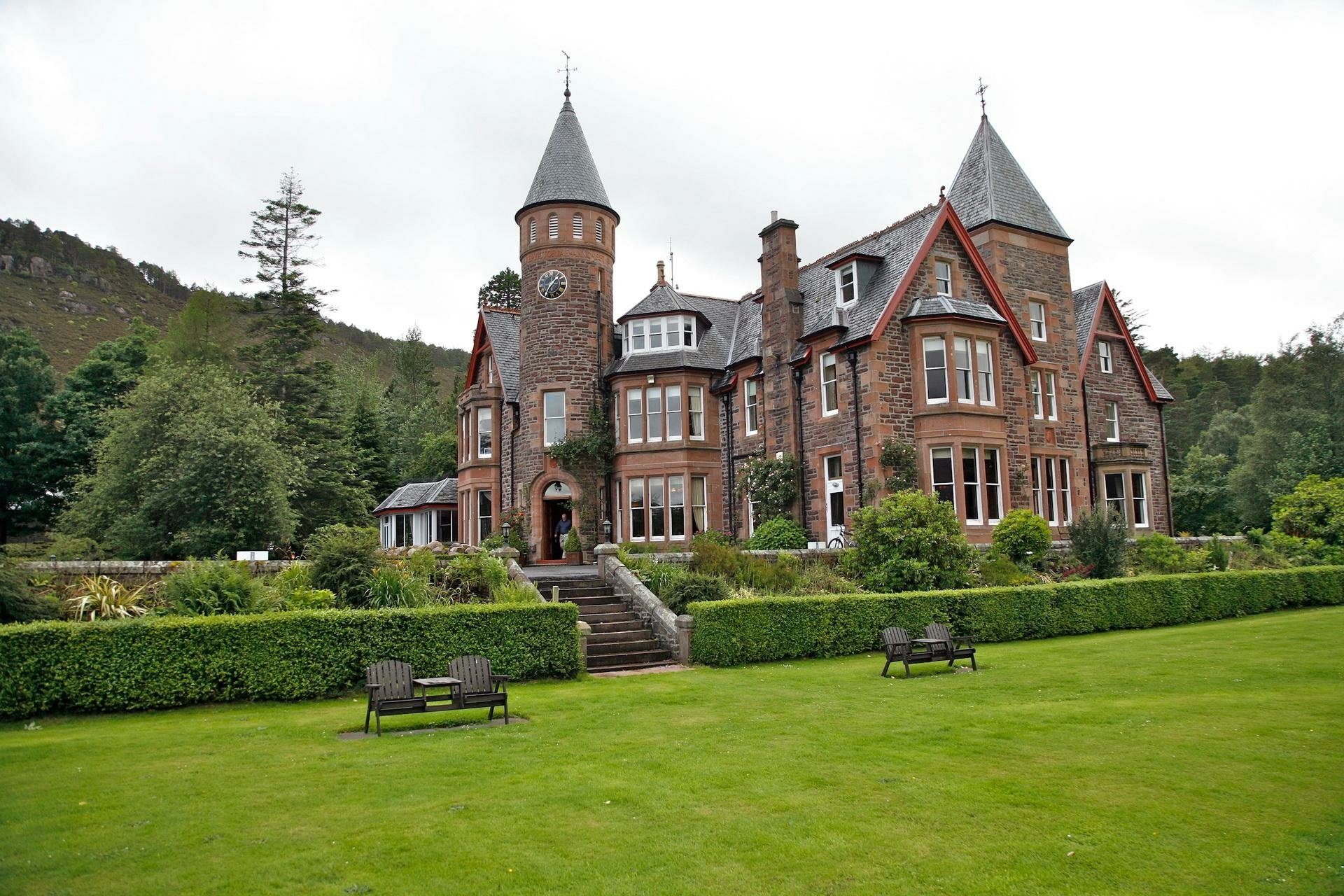 Scotland's Majestic Mansion - HD Wallpaper