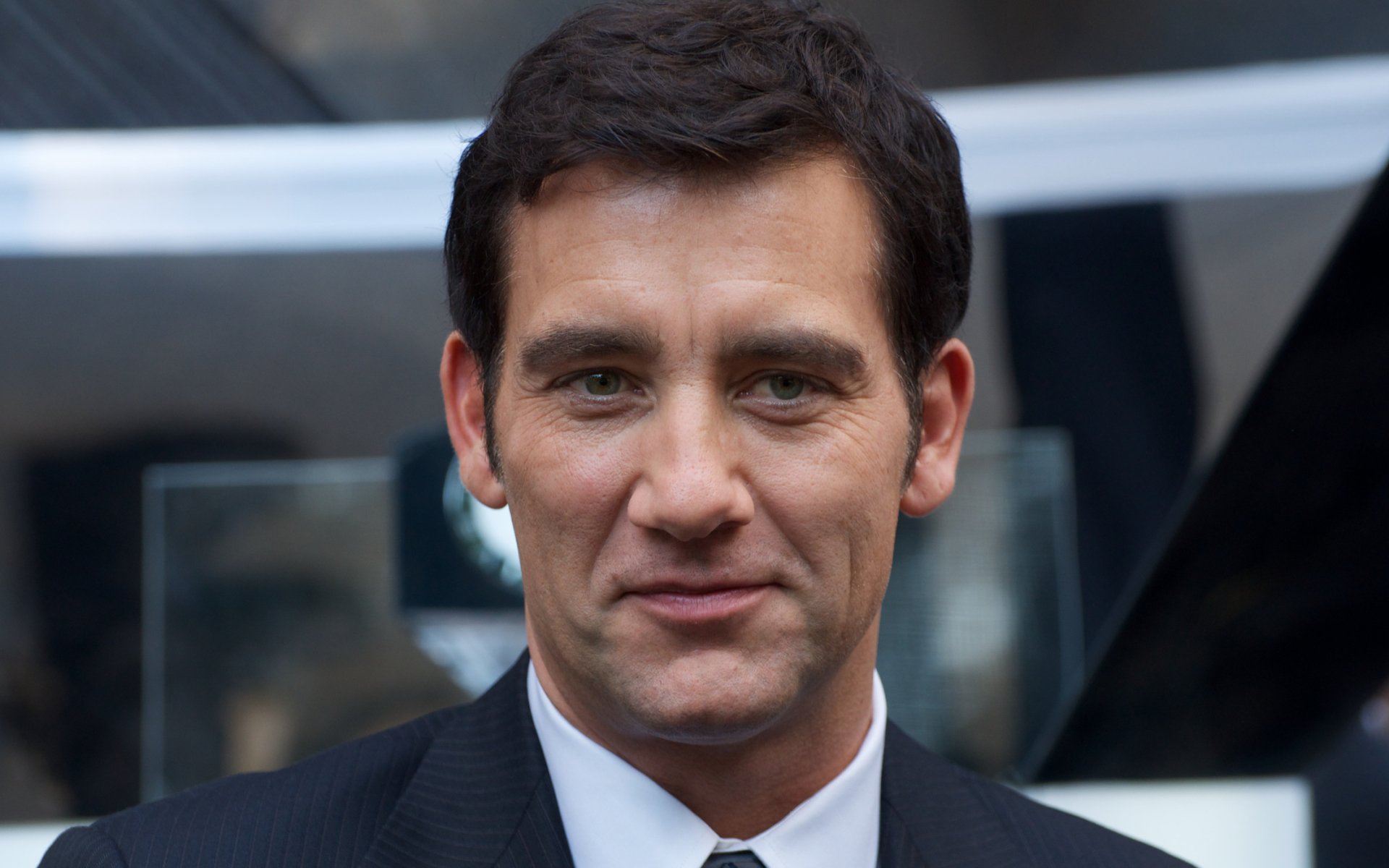 Clive Owen: Iconic English Actor HD Celebrity Wallpaper