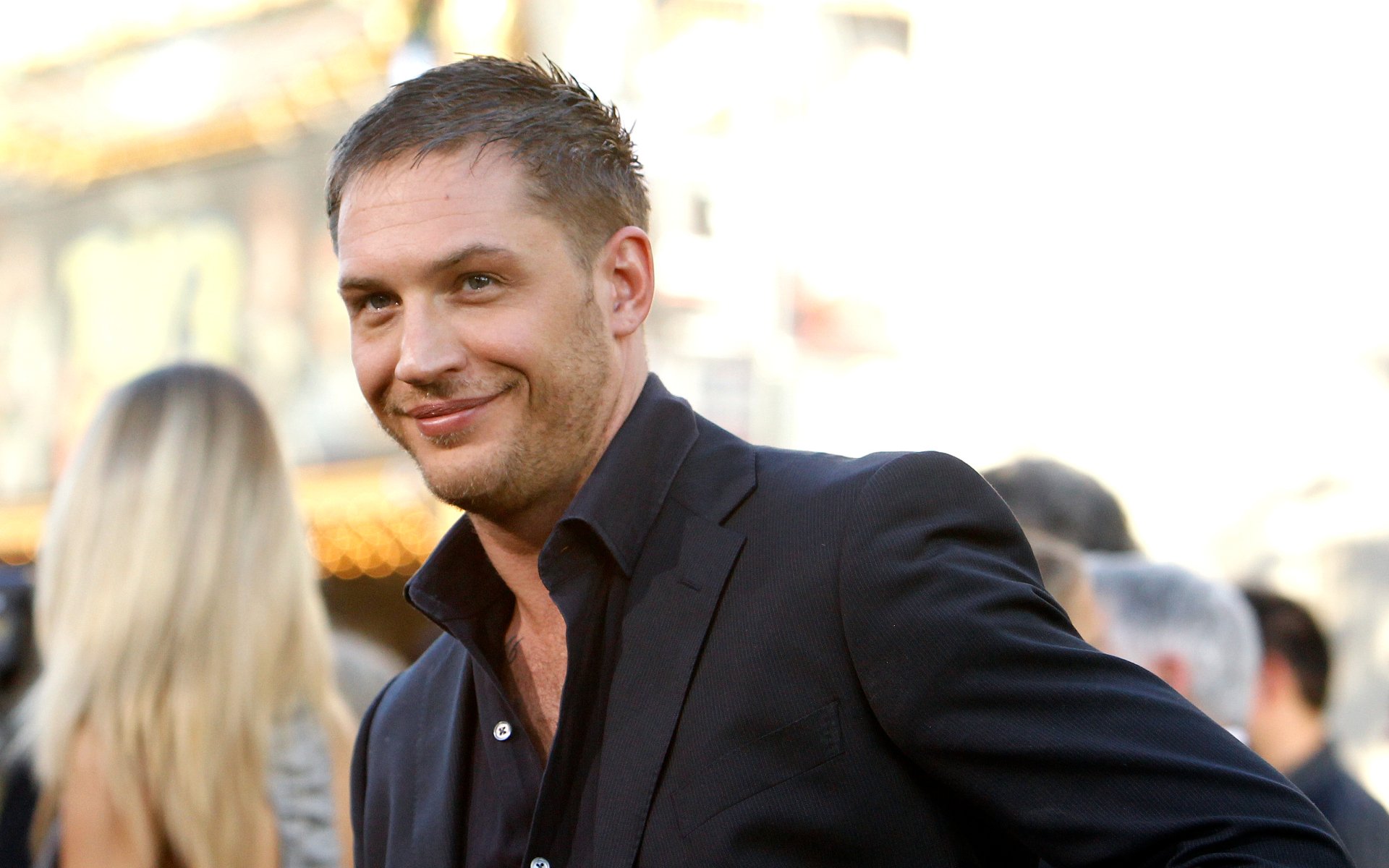 Tom Hardy HD Wallpaper: A Captivating Actor in Focus