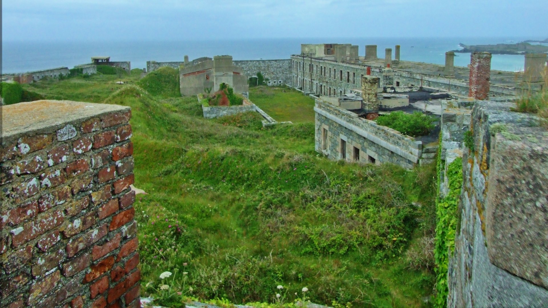 Download Man Made Fort Tourgis HD Wallpaper