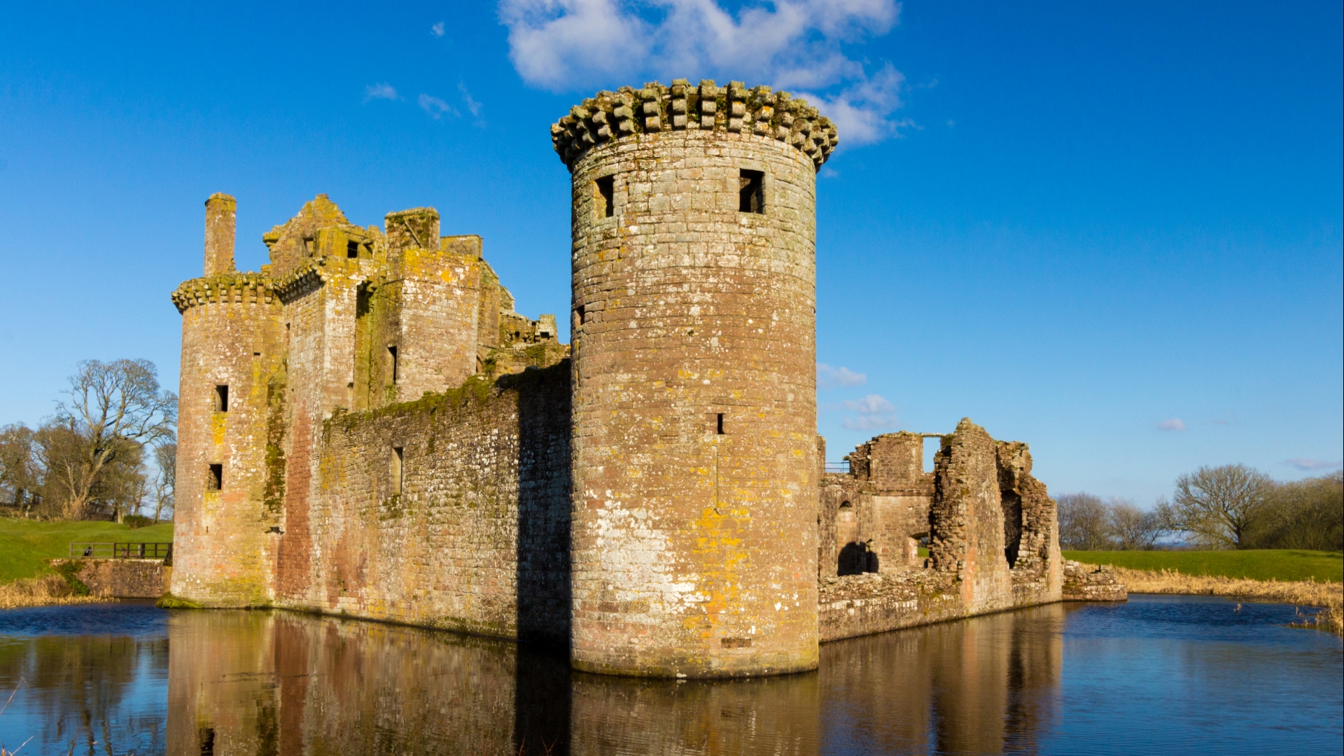 Download Man Made Caerlaverock Castle HD Wallpaper