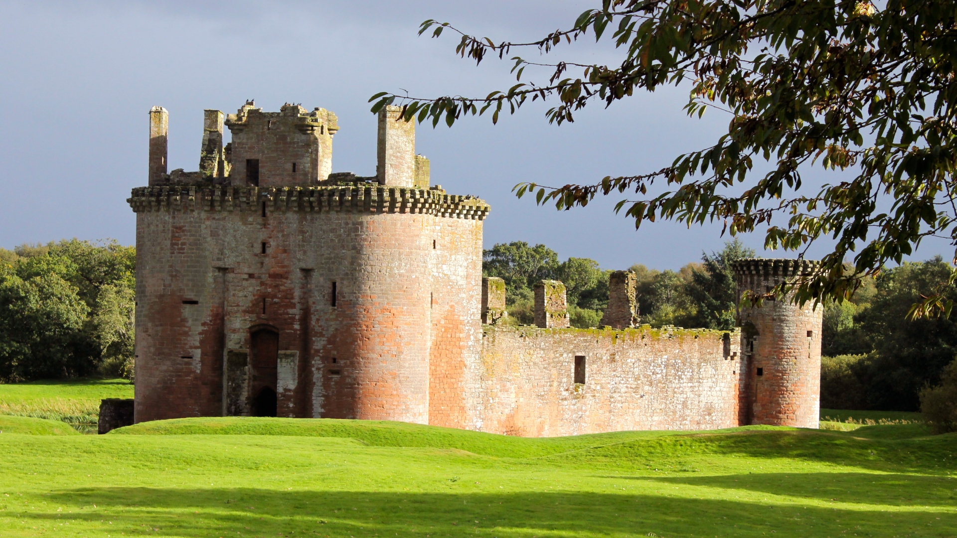 Download Man Made Caerlaverock Castle HD Wallpaper