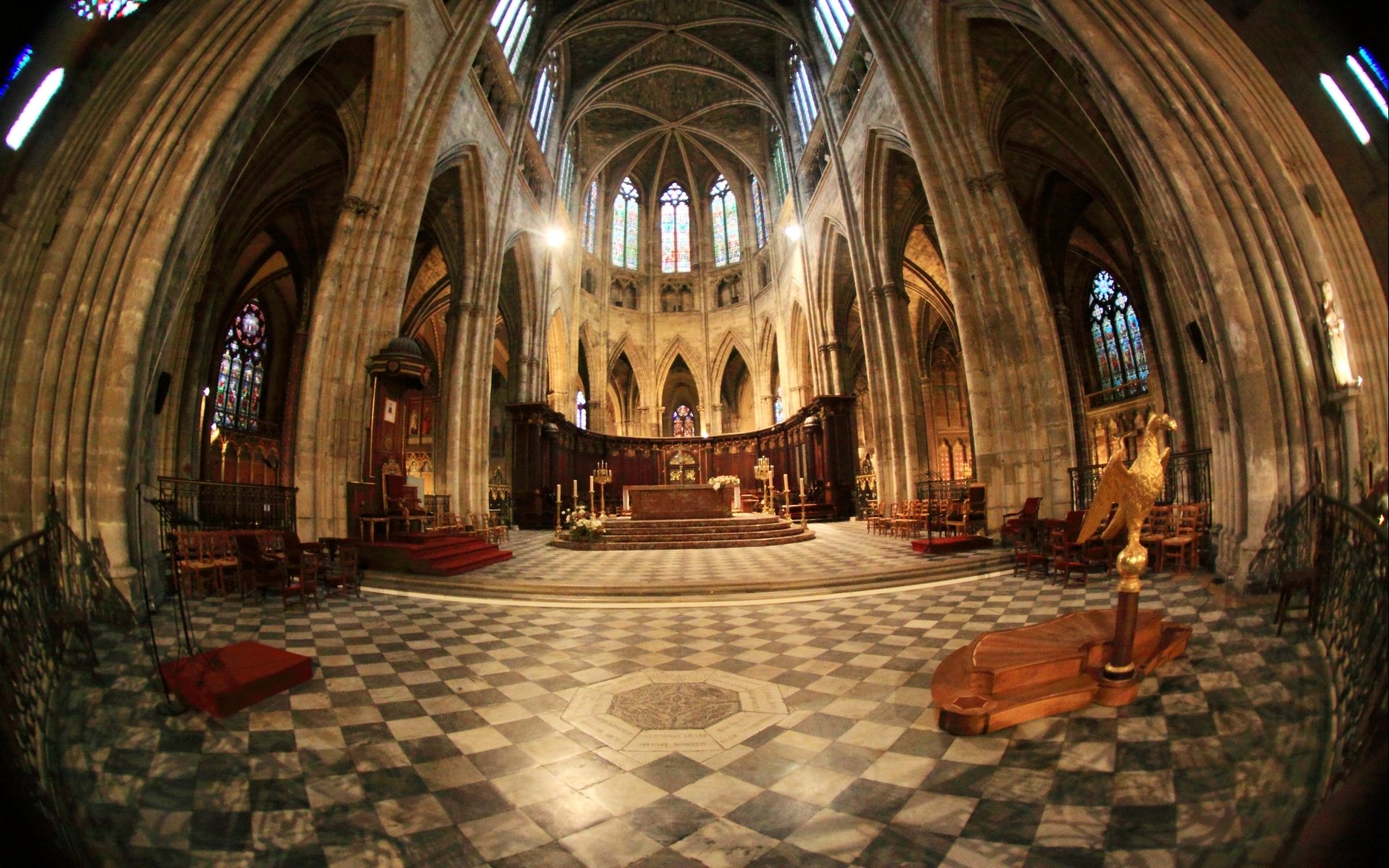 Majestic Bordeaux Cathedral Interior – HD Religious Wallpaper