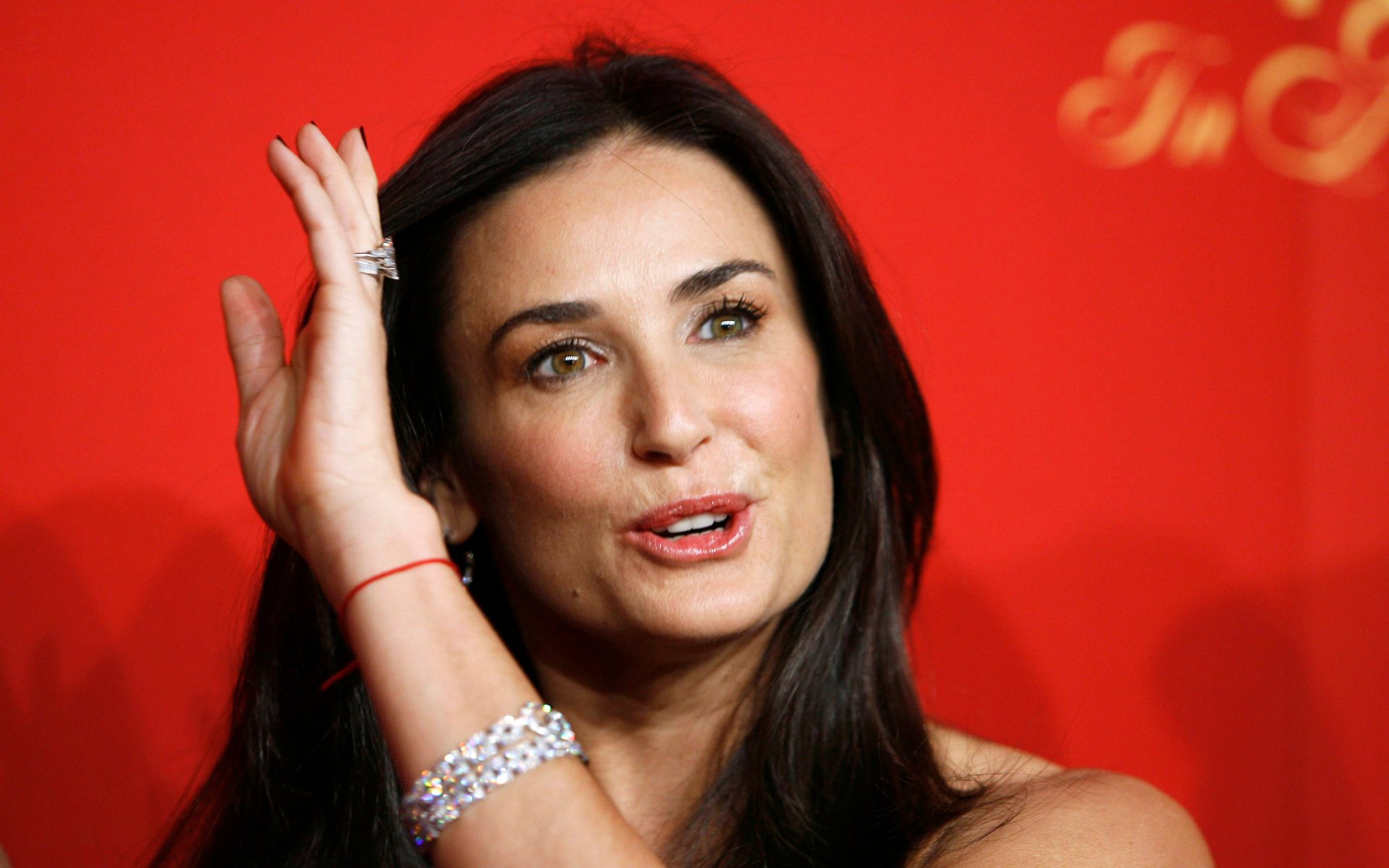 Demi Moore: Stunning HD Wallpaper of the Iconic American Actress