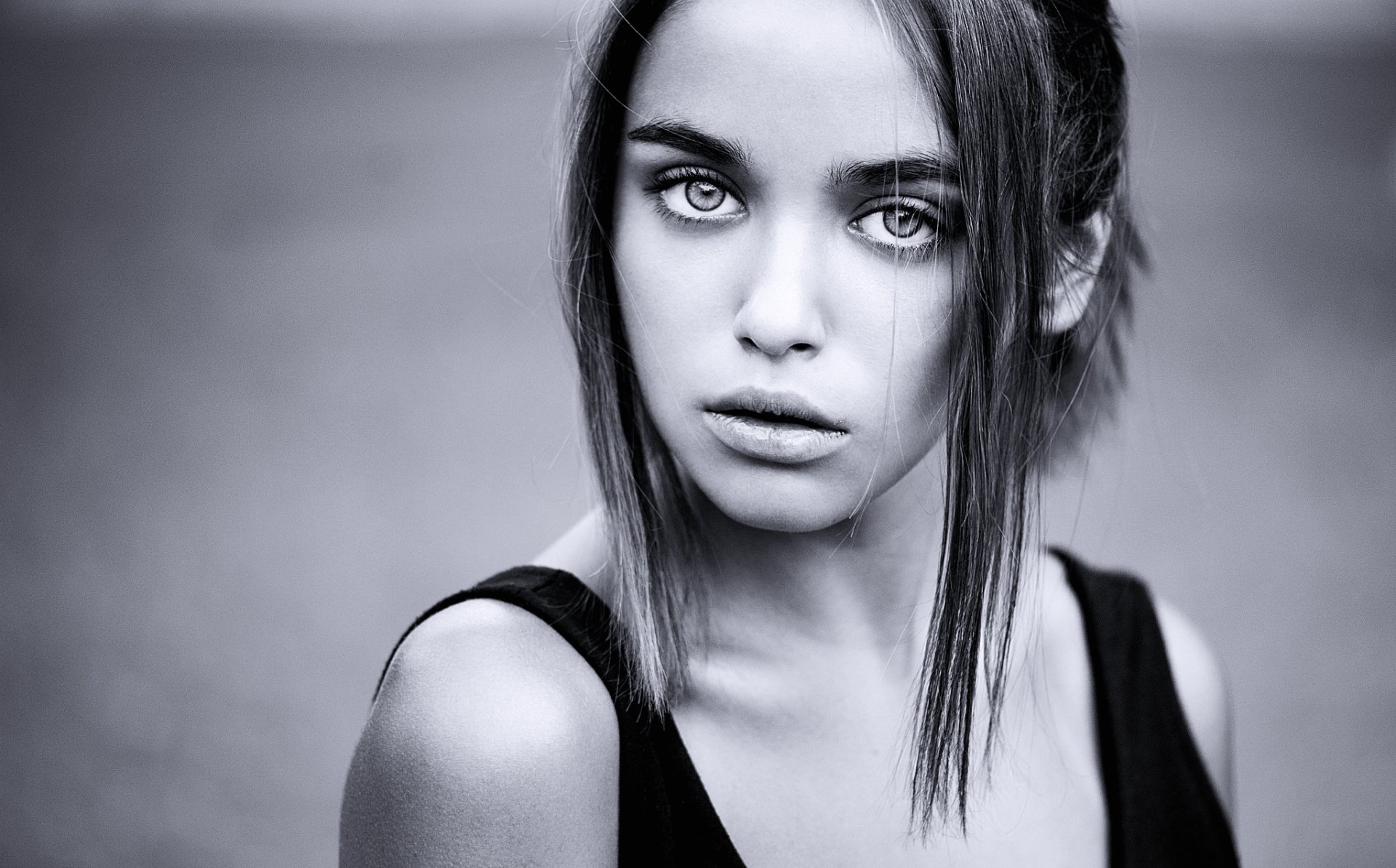 Download Woman Face HD Wallpaper