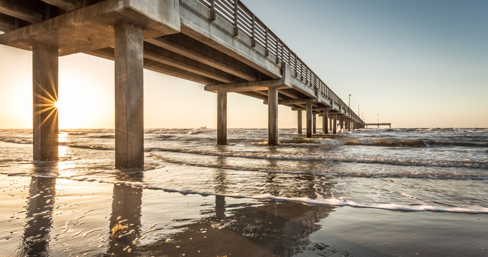 4K Ultra HD Pier: Serenity of Man-Made Coastal Majesty | 4096x2160 ...