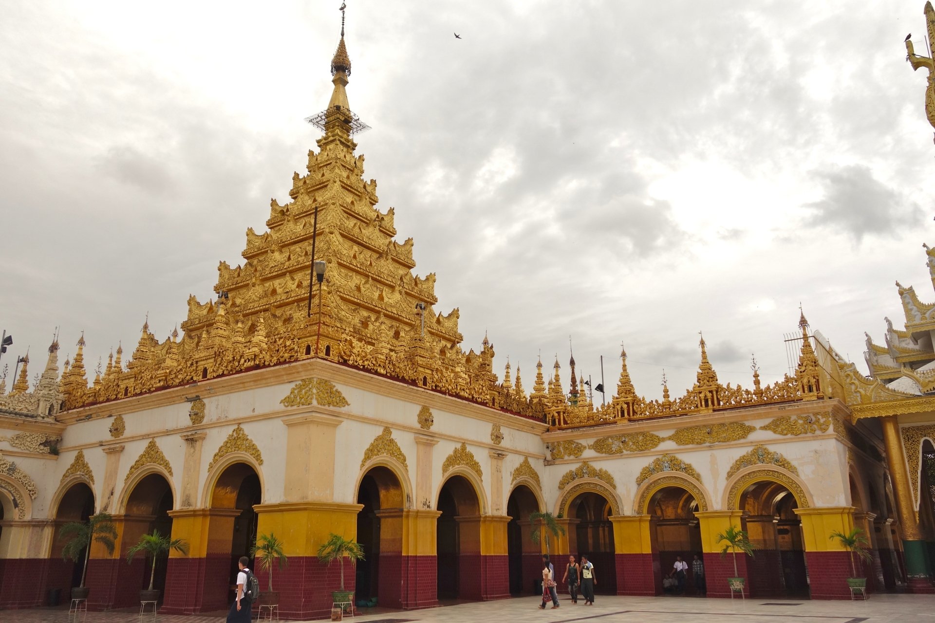 Download Myanmar Religious Mahamuni Pagoda 4k Ultra HD Wallpaper by ...