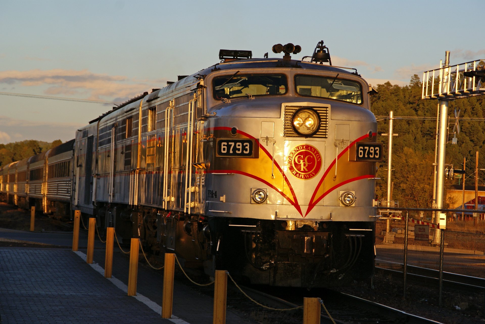 Download Vehicle Train 4k Ultra HD Wallpaper | 3872x2592 | Wallpaper Abyss