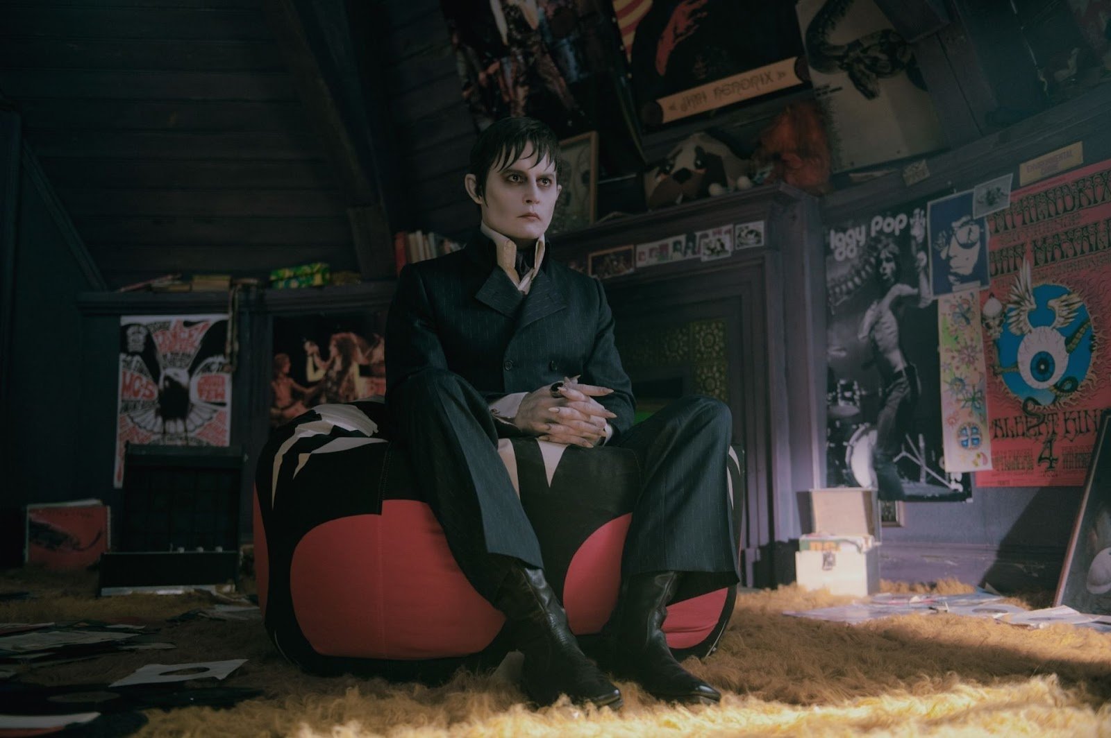 Dark Shadows Movie HD Wallpaper – Moody Cinematic Vibes