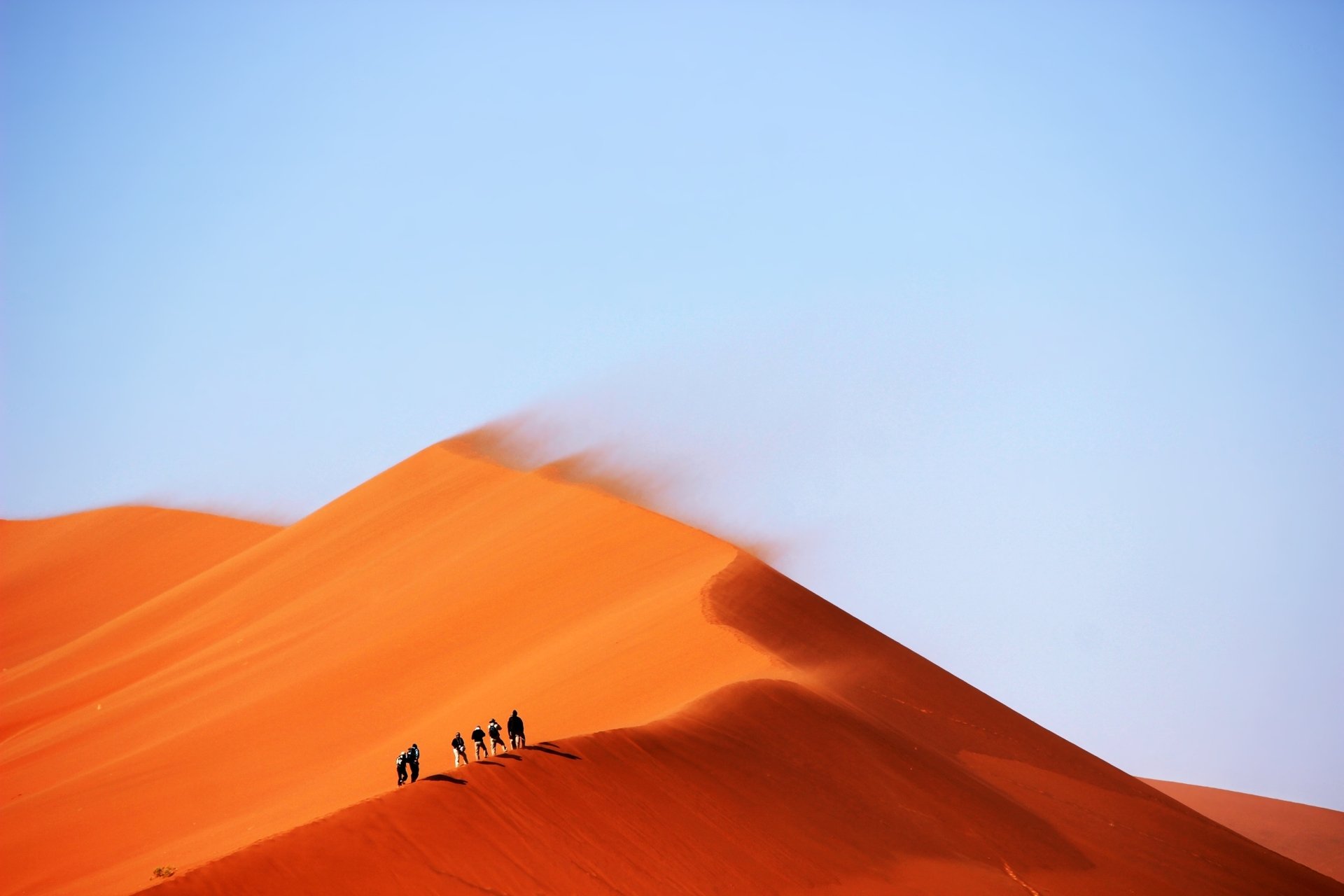 Majestic African Desert Dunes – 4K Ultra HD Nature Landscape Wallpaper
