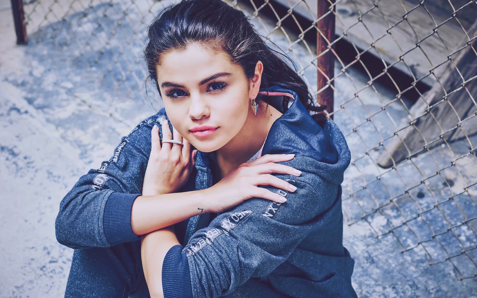 Selena Gomez HD Wallpaper: Captivating Music Moments