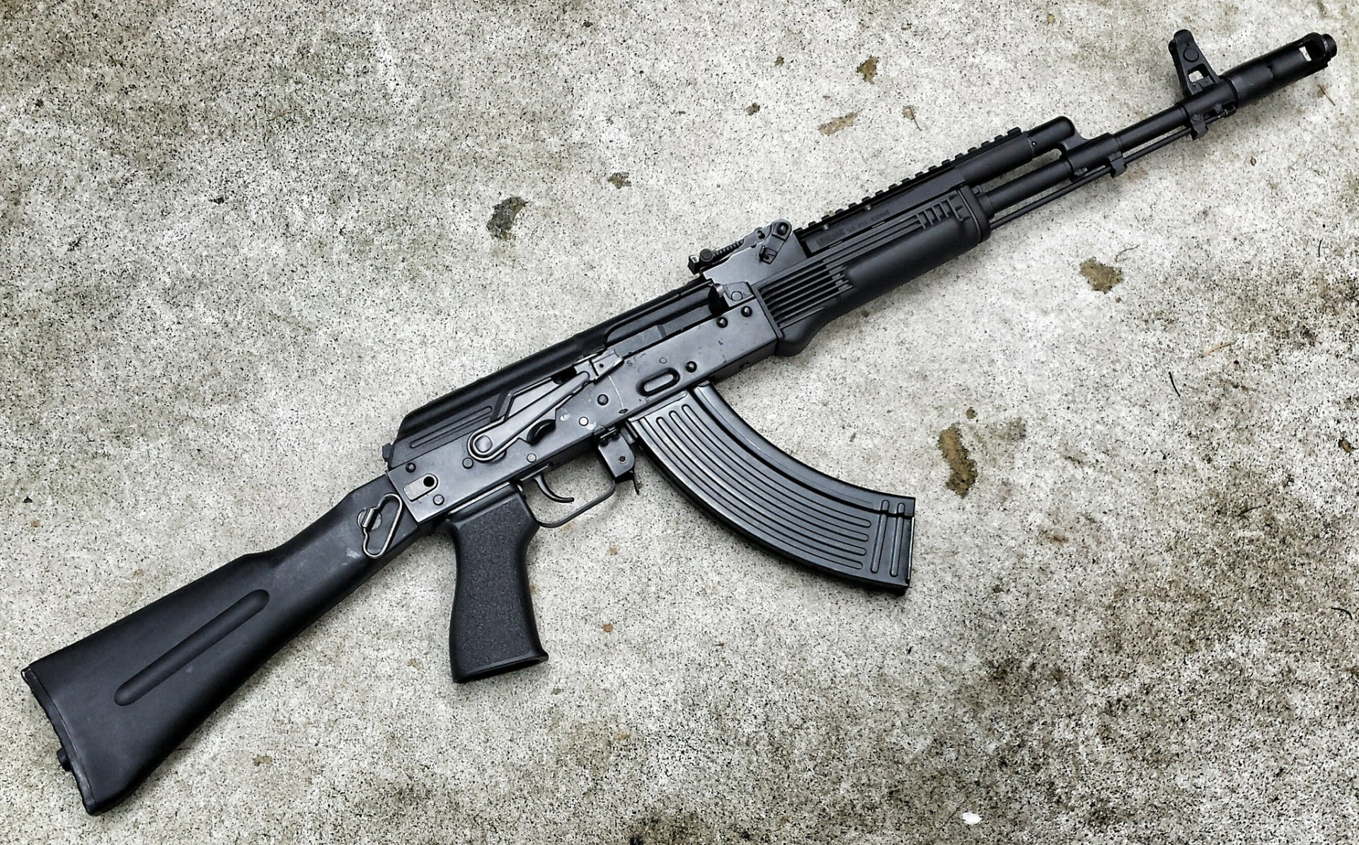Download Man Made AK 47 HD Wallpaper