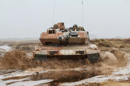 Leopard 2 - Desktop Wallpapers, Phone Wallpaper, PFP, Gifs, and More!