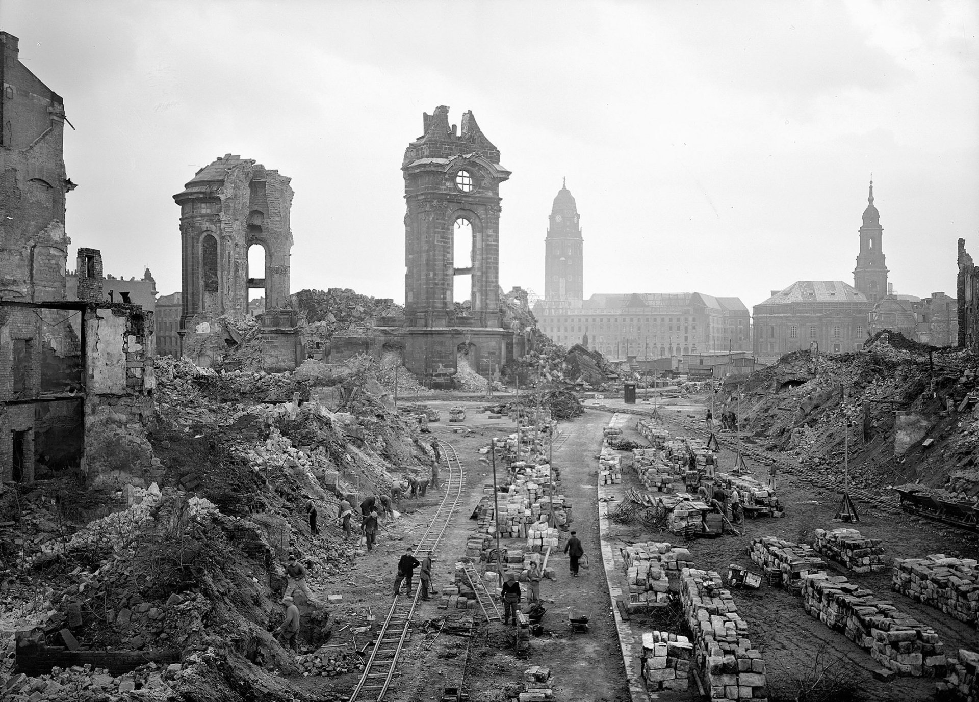 WWII Ruins: Military History in HD Detail | 2126x1526 | Wallpaper Abyss