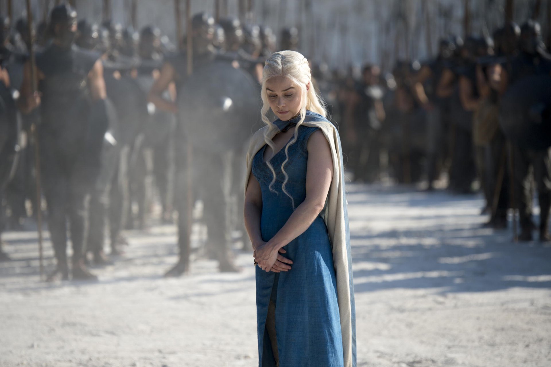 Daenerys Targaryen HD Wallpaper - Emilia Clarke's Iconic Moment