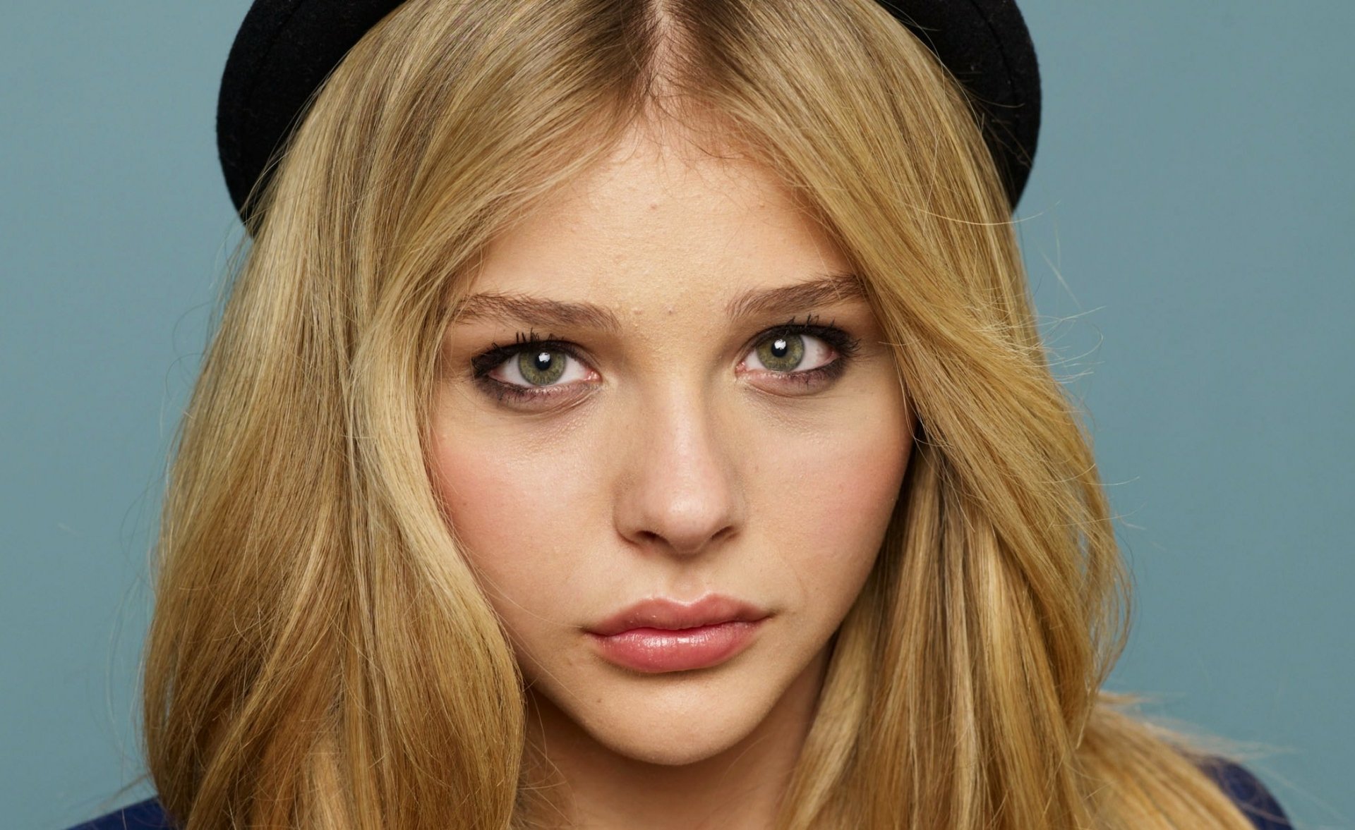 Chloë Grace Moretz HD Wallpaper: Captivating Celebrity Portrait