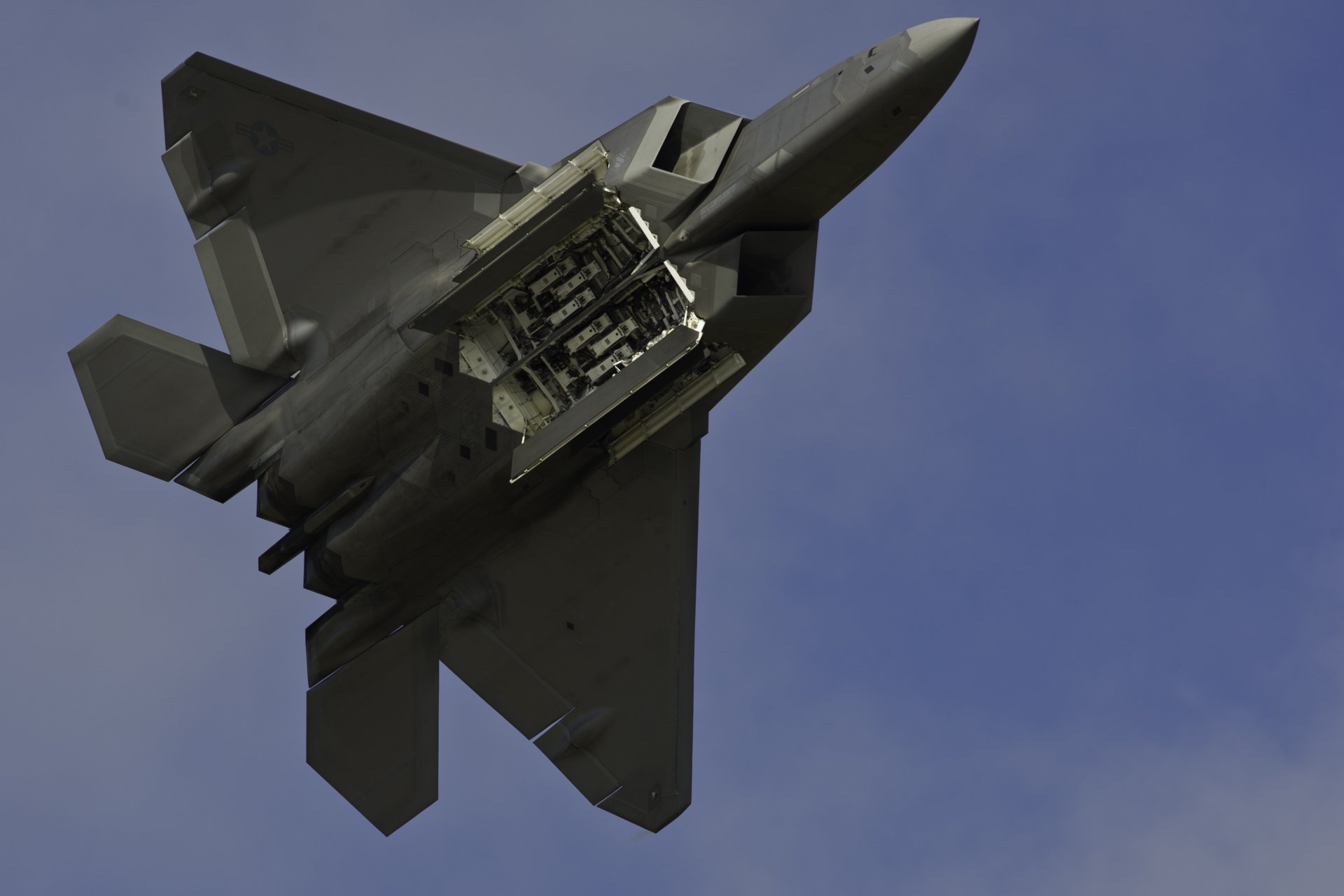 F-22 Raptor in Action: High-Definition Military Powerflight Wallpaper