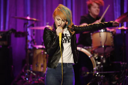 Hayley Williams - Desktop Wallpapers, Phone Wallpaper, PFP, Gifs, and More!