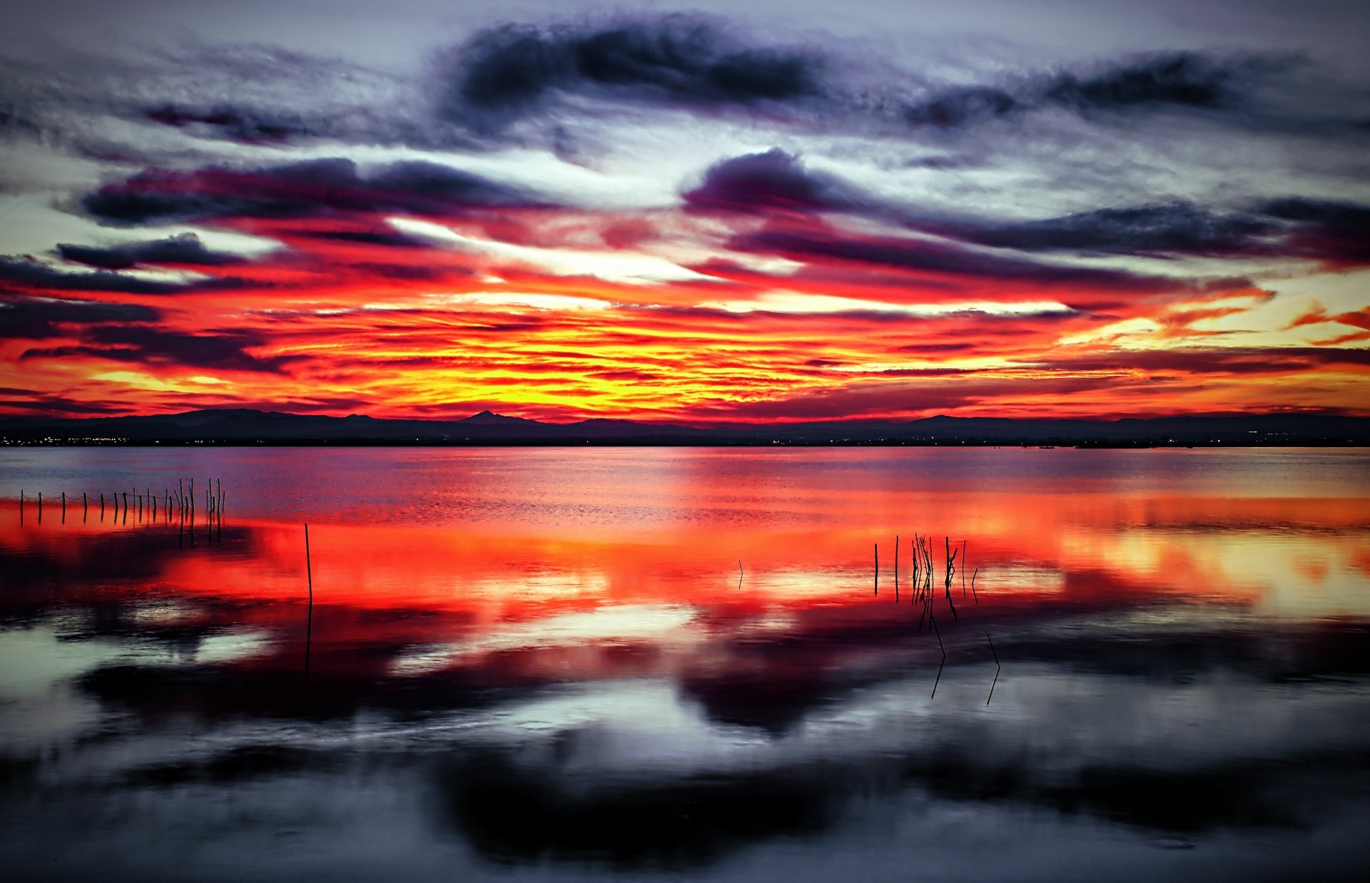 4K Ultra HD Nature Sunset: Radiant Skies and Tranquil Waters ...