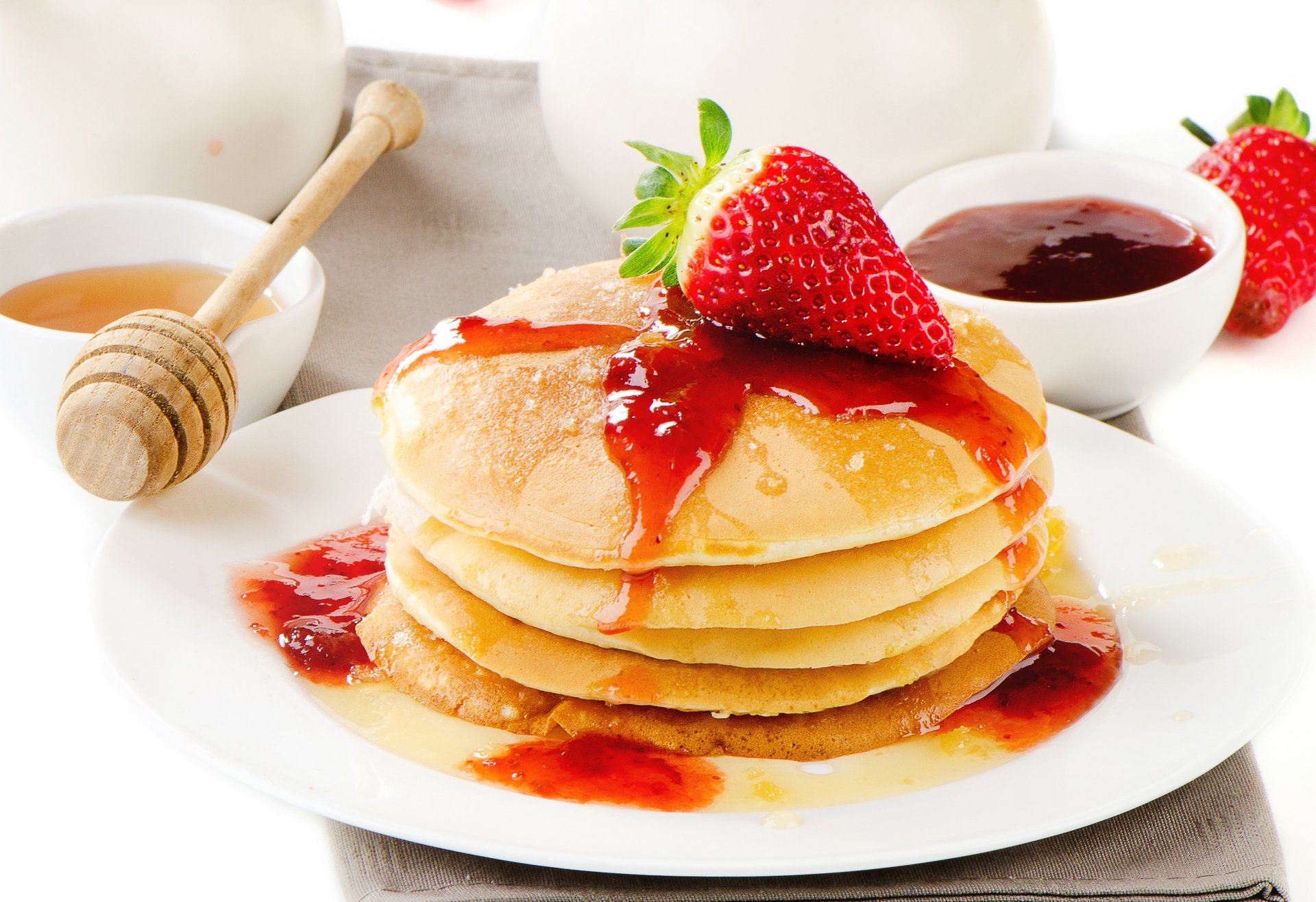 4K Ultra HD Pancakes with Honey, Strawberry Jam – The Perfect Breakfast ...