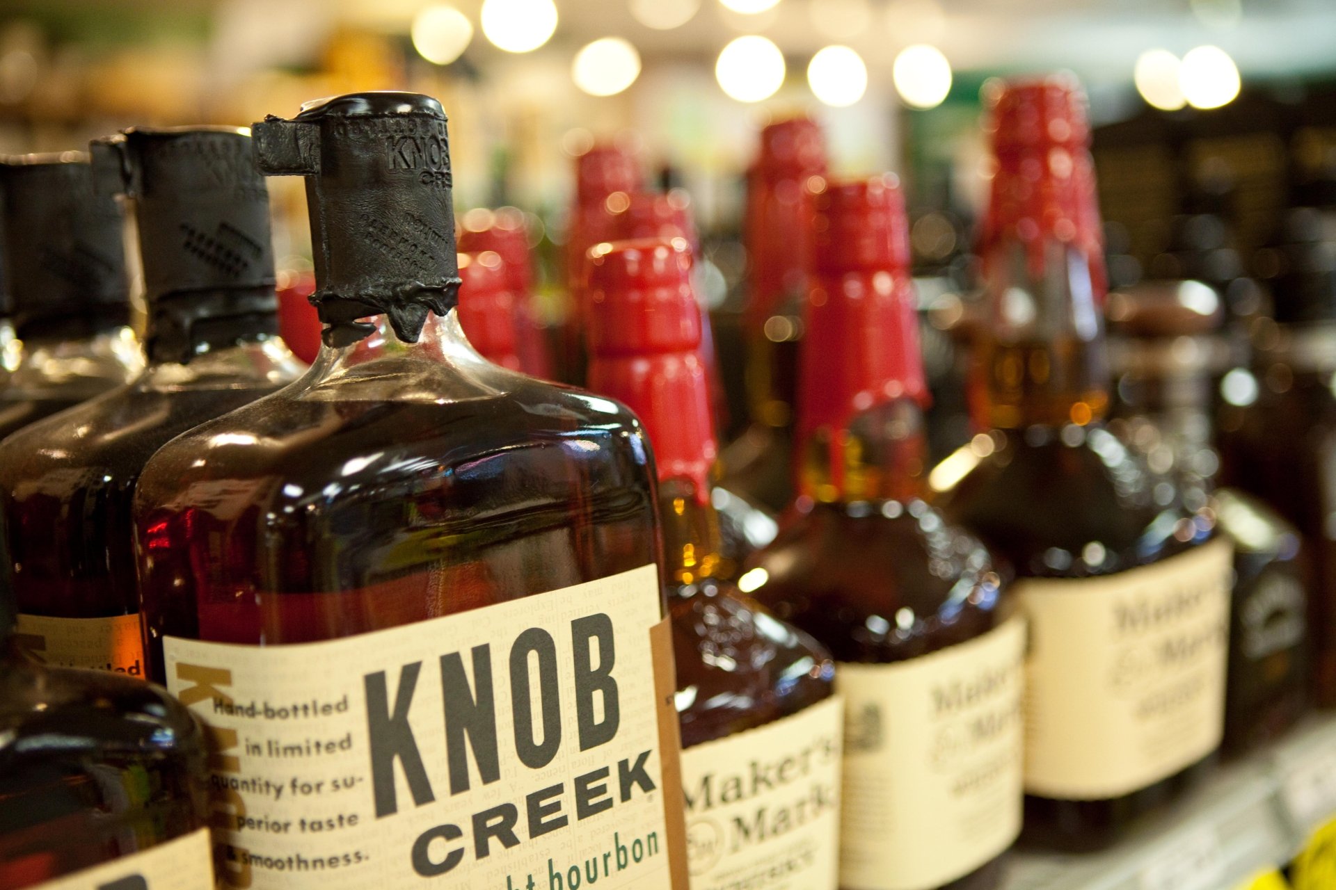 Download Whisky Alcohol Bottle Food Liquor 4k Ultra HD Wallpaper