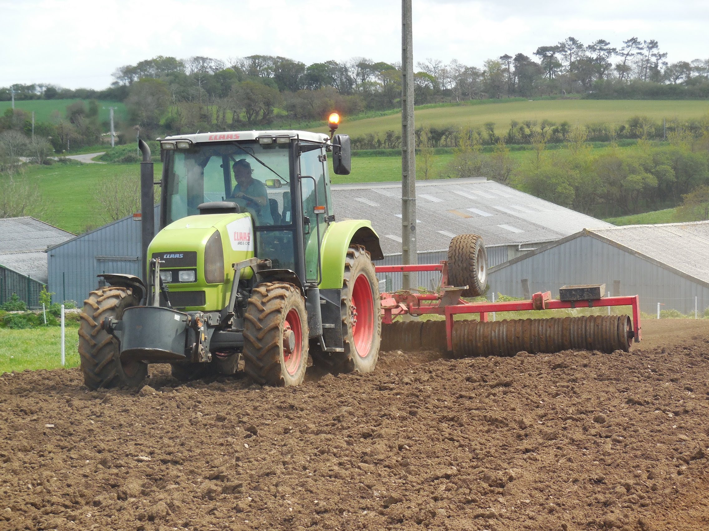 Download Tractor Vehicle Claas HD Wallpaper