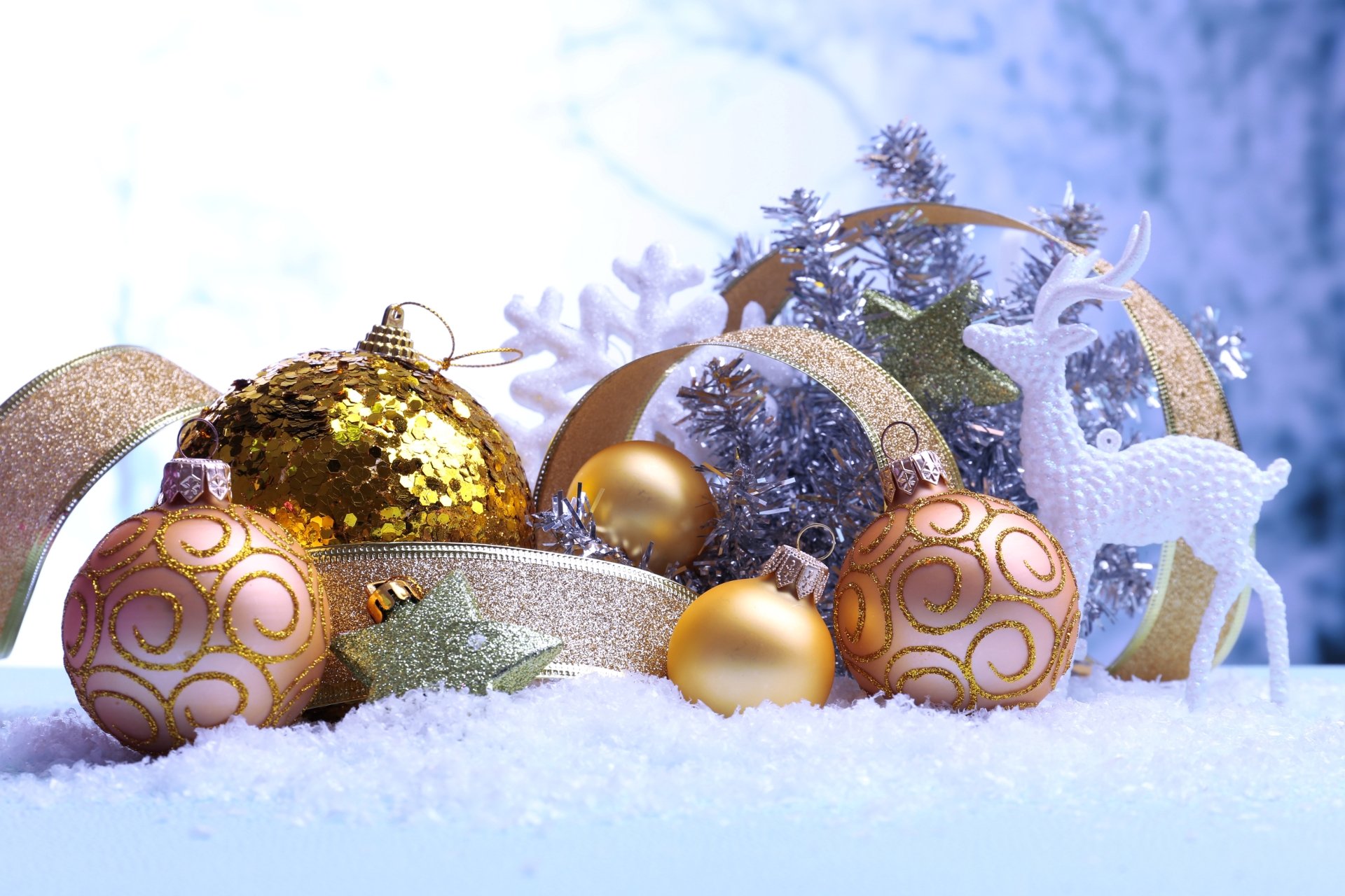 5K Ultra HD Holiday Ornaments - Golden Christmas Wallpaper | 5976x3985 ...