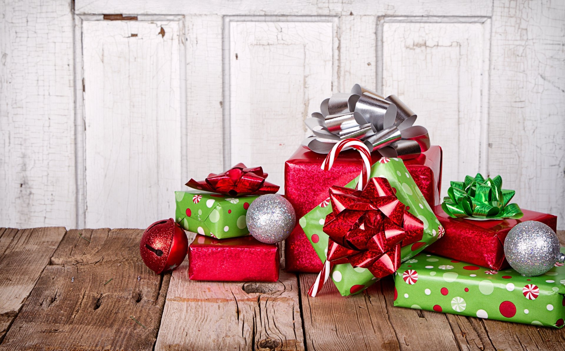 Festive Candy Cane Gifts: 4K Ultra HD Christmas Ornaments & Holiday ...