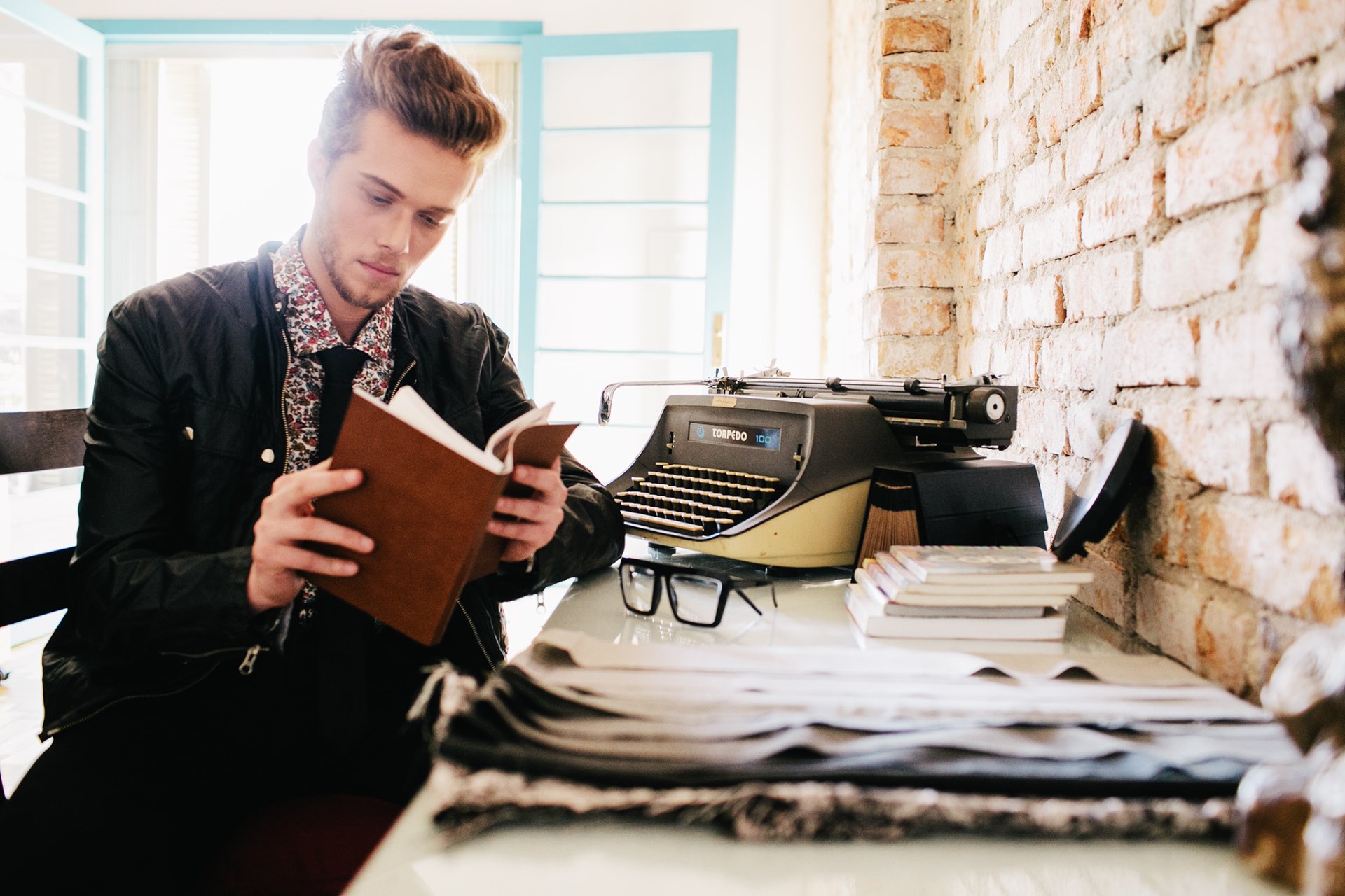 Brick-Wall Scribe: Model with Typewriter, Book & Glasses (HD Wallpaper)