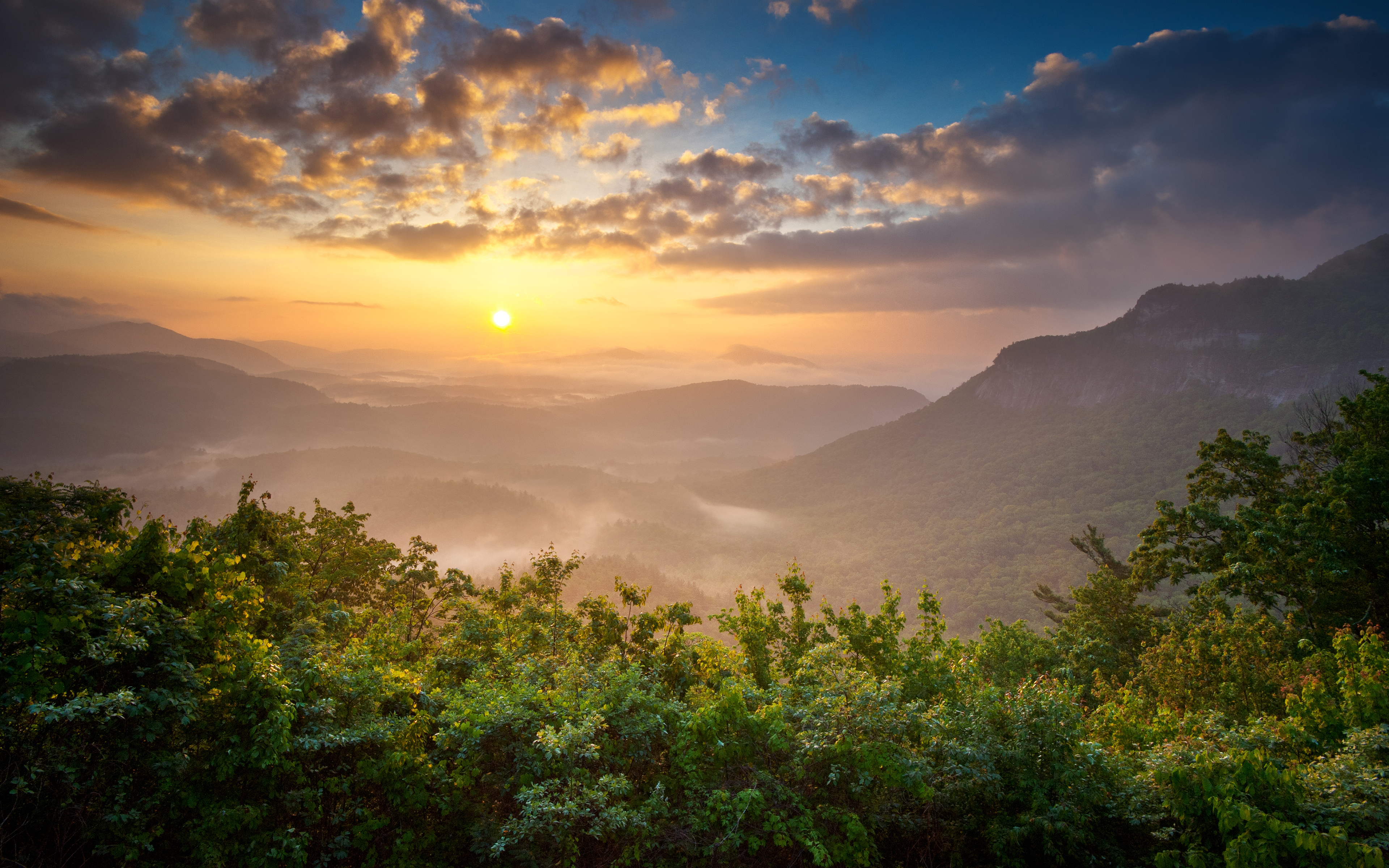 Sunset Serenity: 4K Ultra HD Mountain River Valley Landscape