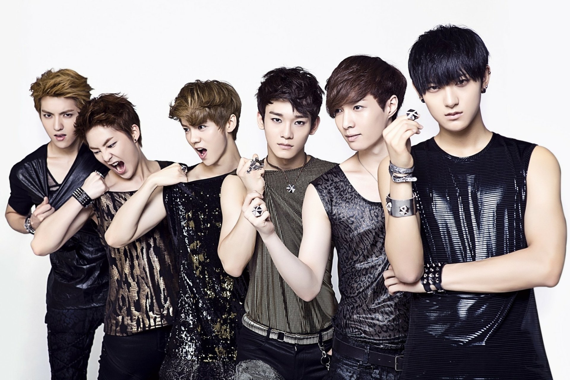 Stylish EXO Group HD Wallpaper for Desktop