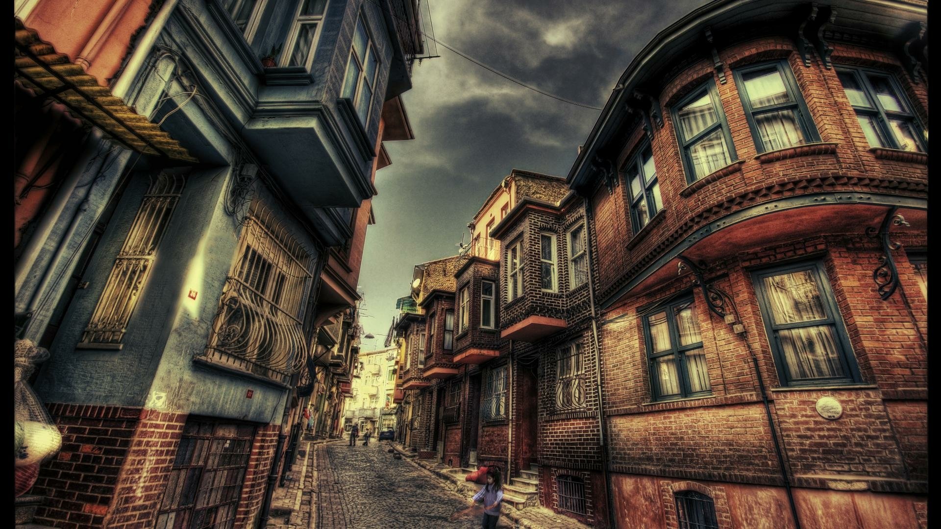 HD Wallpaper of a Charming Street in Turkey's Historic City