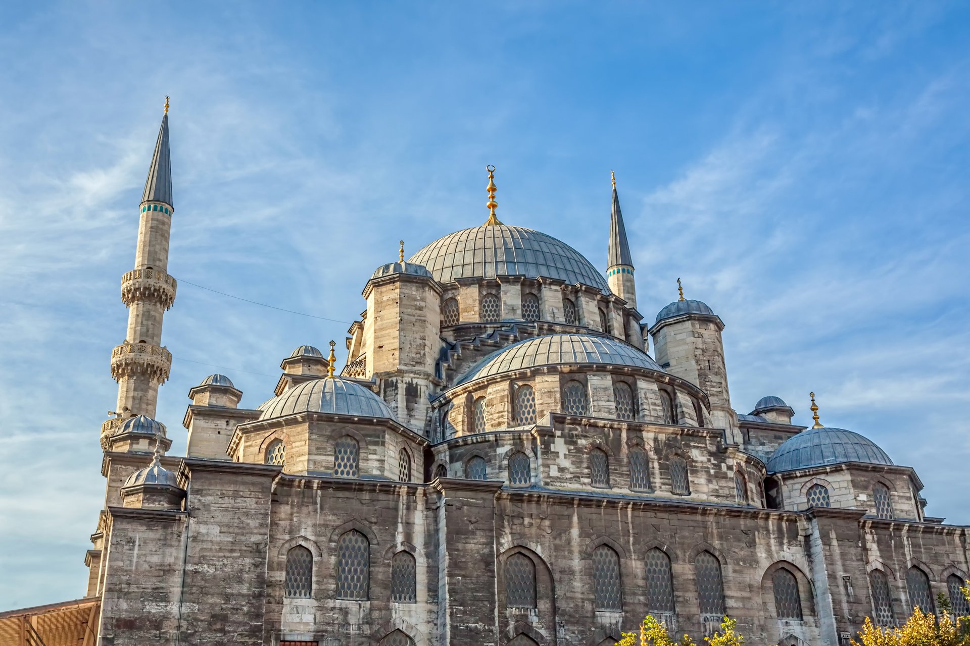 Stunning HD View of Istanbul’s Yeni Mosque with Majestic Domes and Towers