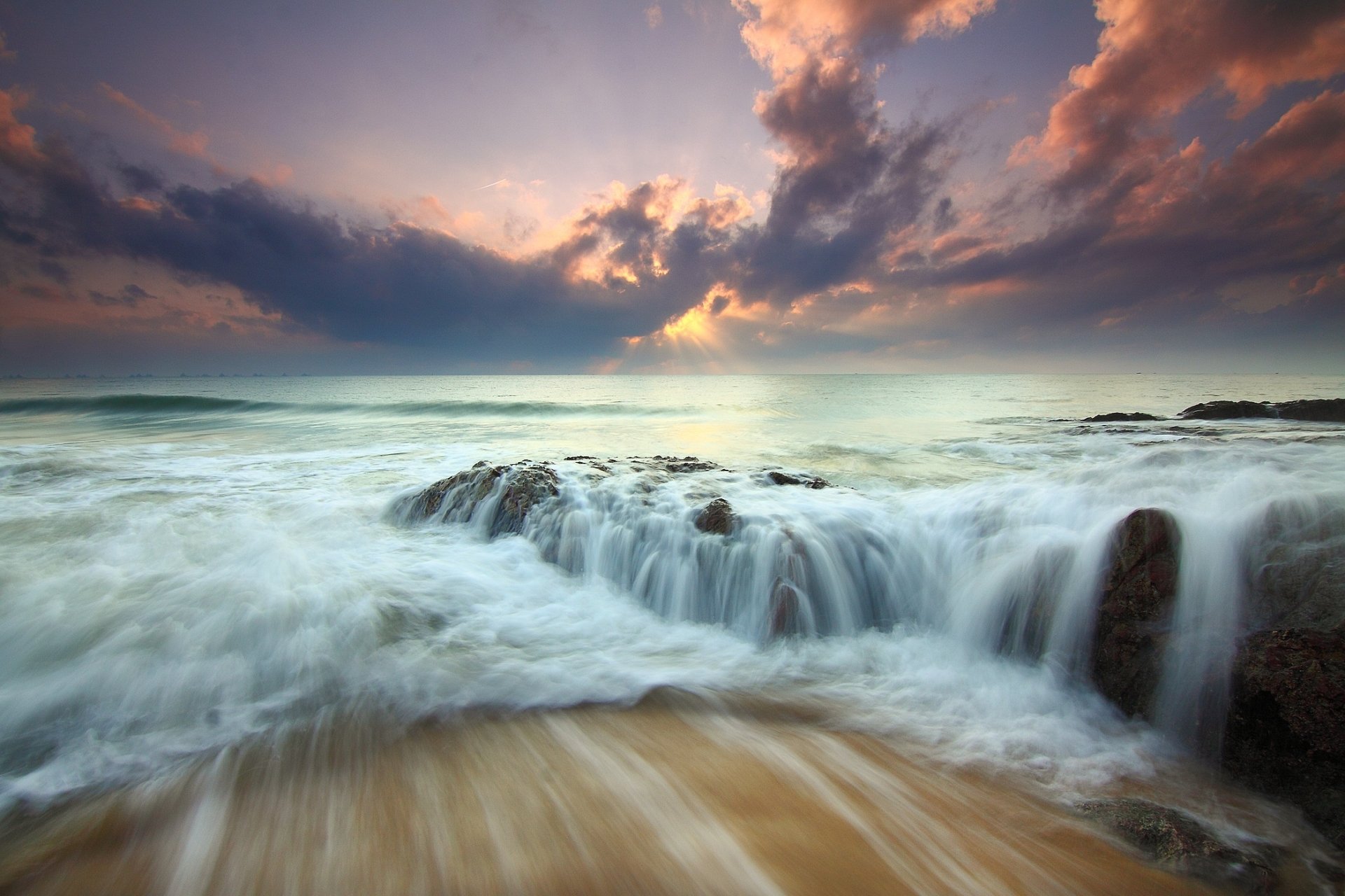 Serene Seascape: HD Ocean Waves and Clouds Wallpaper by Pok_Rie