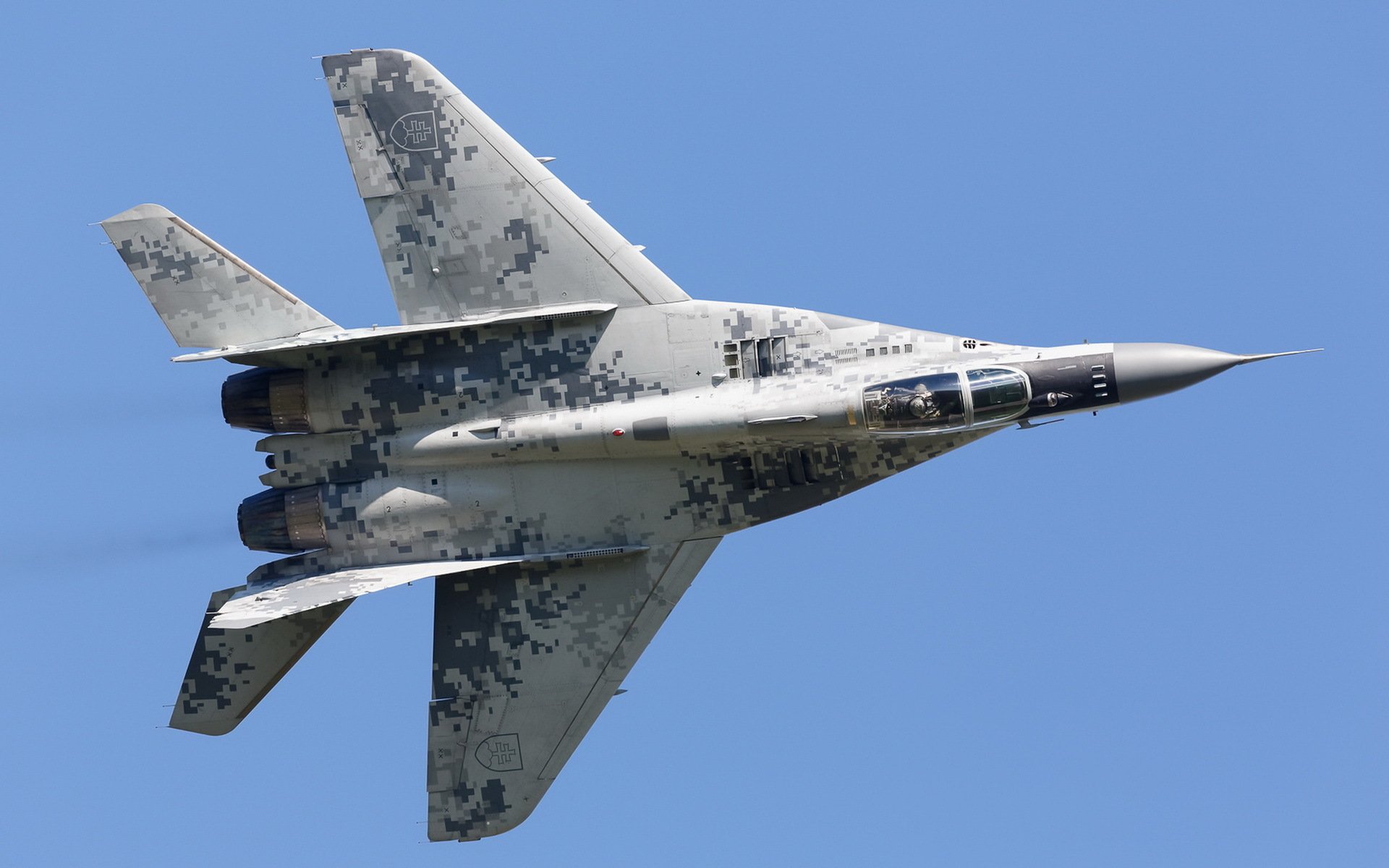 HD Wallpaper of a Fierce Jet Fighter in Action