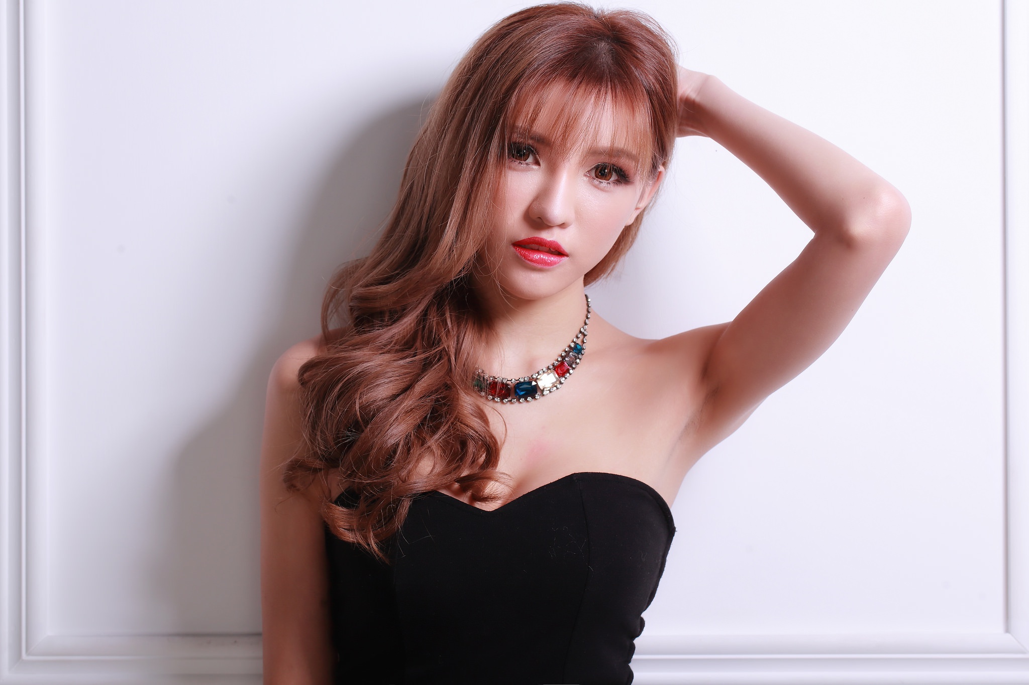 Download Necklace Lipstick Brown Eyes Brunette Asian Woman Model Hd