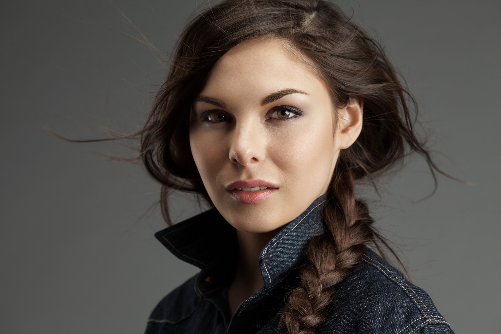 Elegant Brunette Model with Brown Eyes – HD Face Portrait Wallpaper