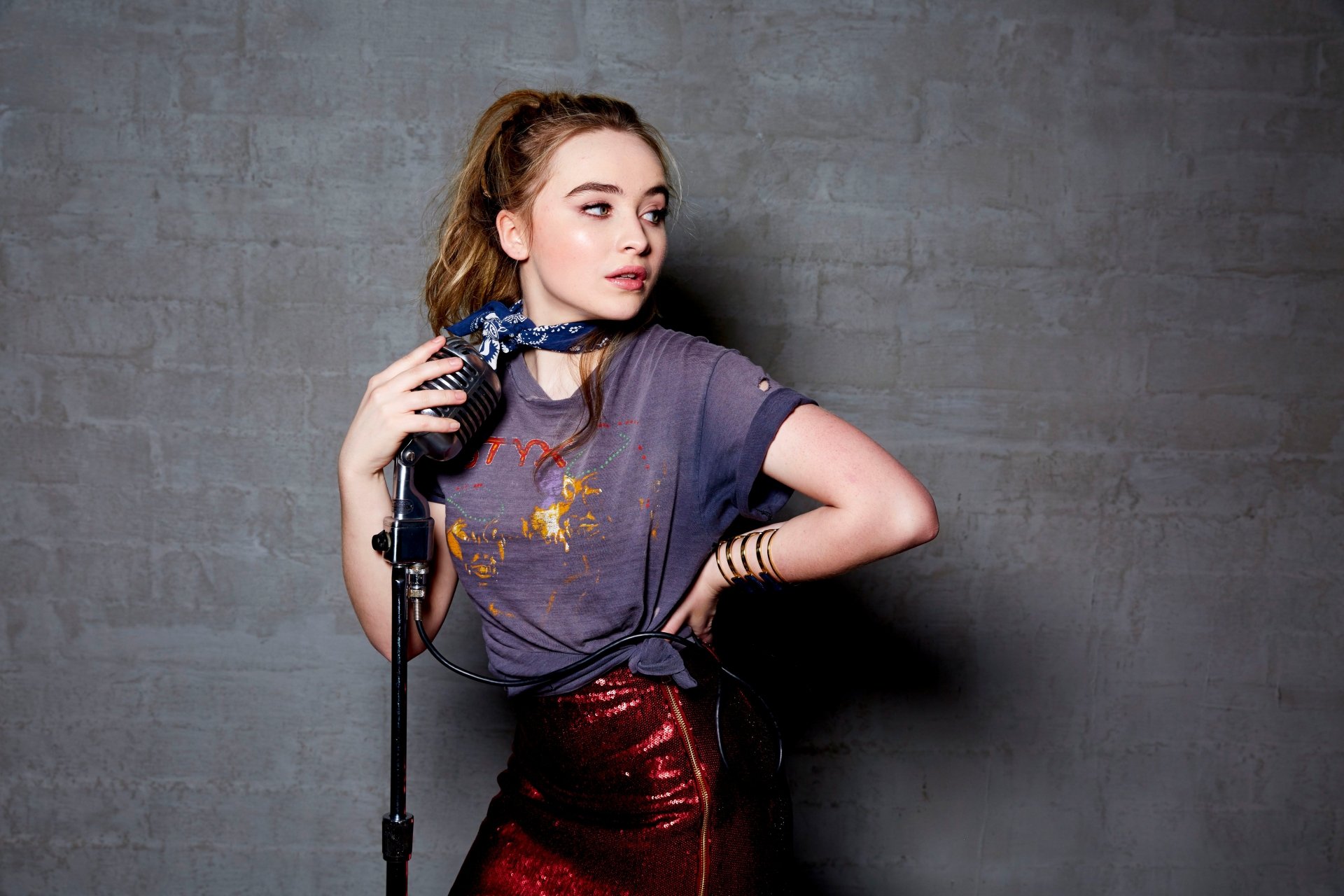 Blonde American Singer with Microphone - 4K Ultra HD Wallpaper ...